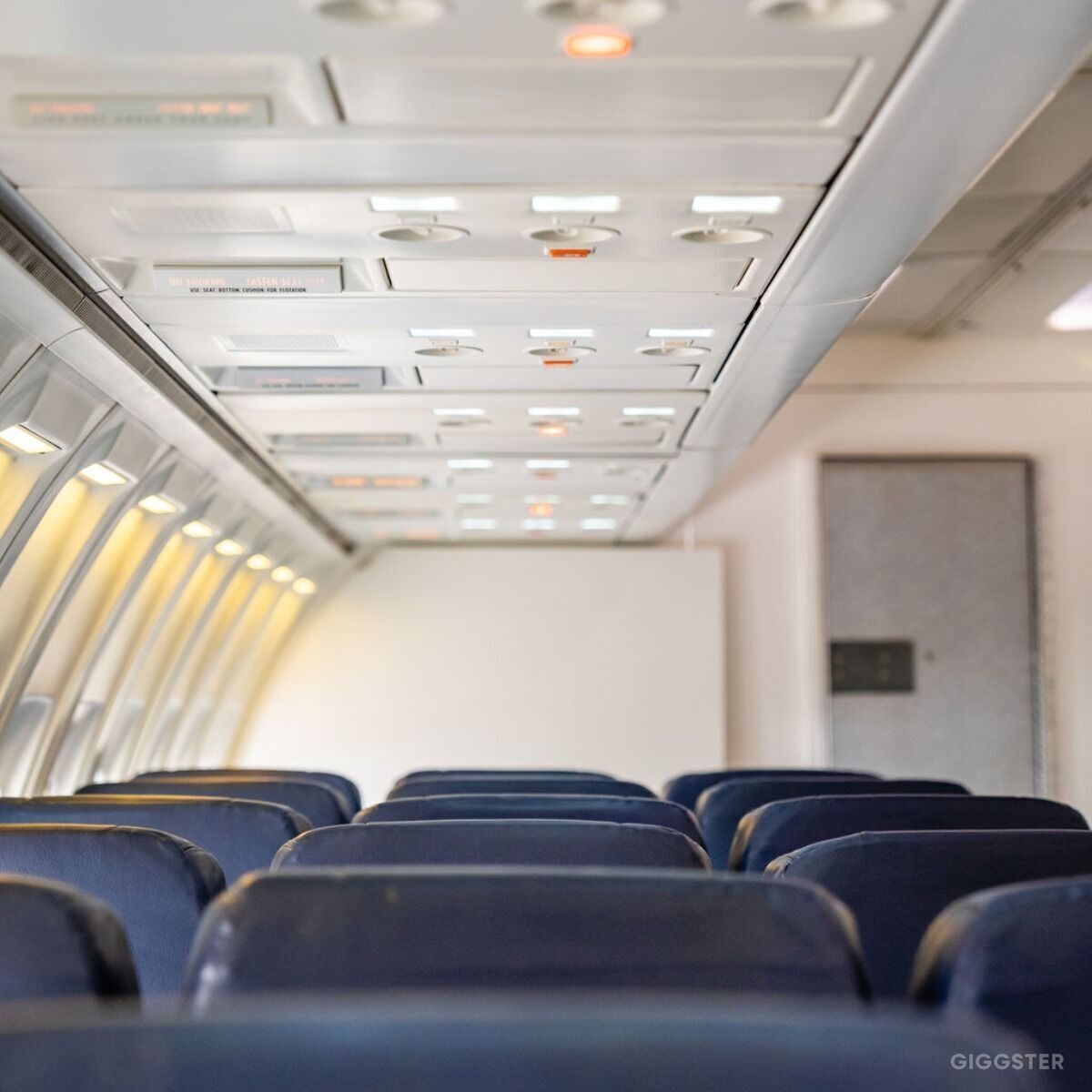 BOEING 737 MAIN CABIN AVAILABLE FOR PHOTO/VIDEO SHOOTS | Rent this ...