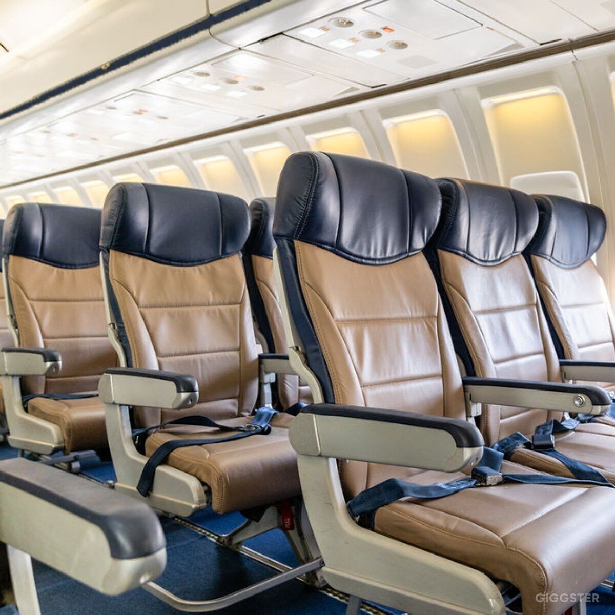 BOEING 737 MAIN CABIN AVAILABLE FOR PHOTO/VIDEO SHOOTS | Rent this ...