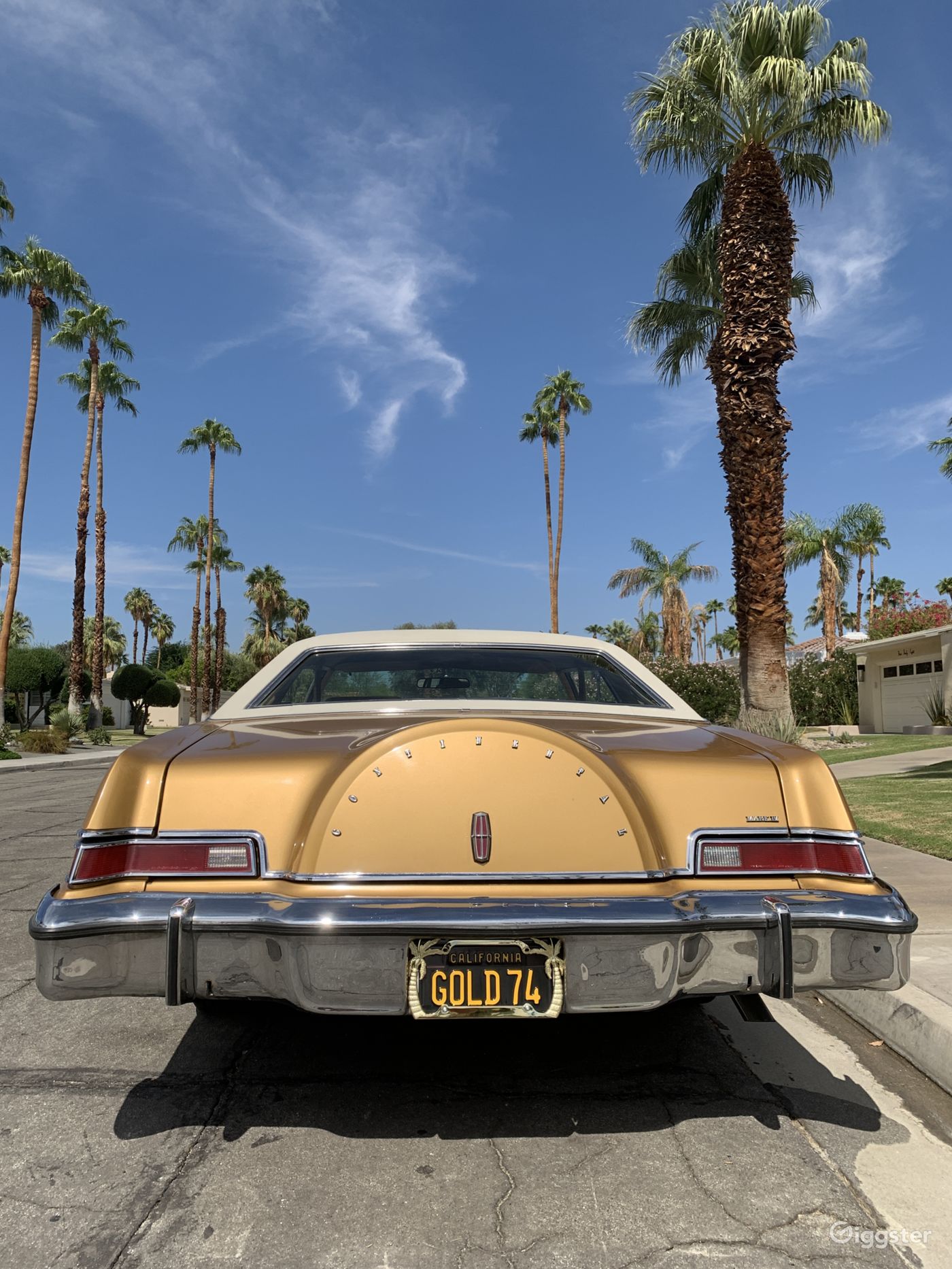 Luxurious 1974 Gold Lincoln Continental Mark IV | Rent this location on ...