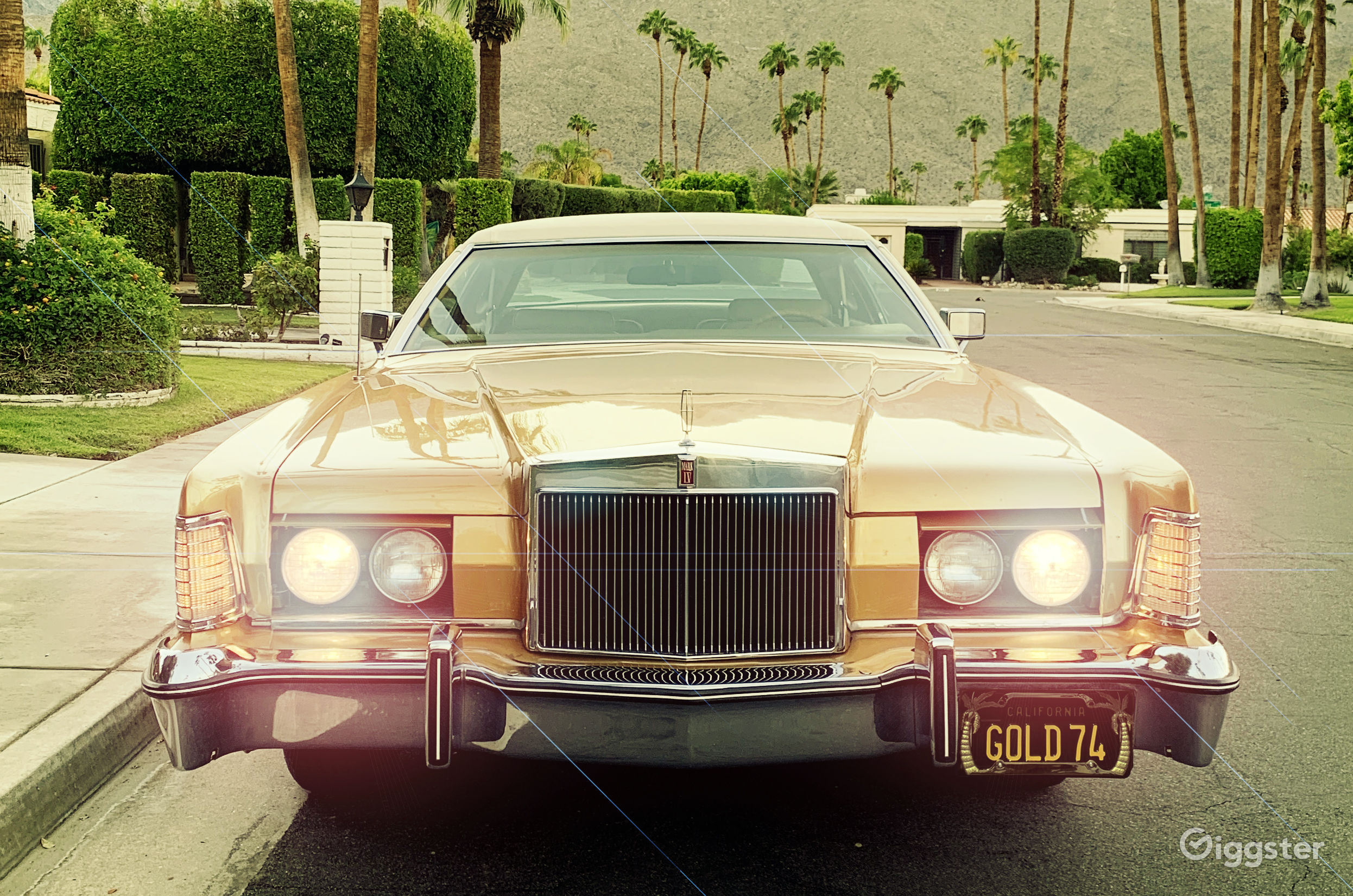 Luxurious 1974 Gold Lincoln Continental Mark IV | Rent this location on ...