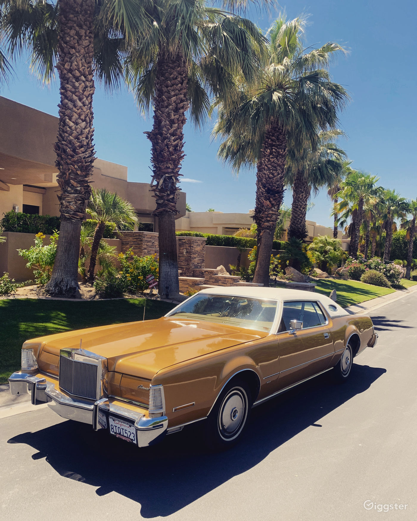 Luxurious 1974 Gold Lincoln Continental Mark IV | Rent this location on ...