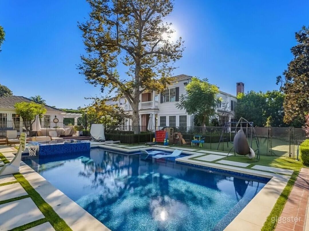 Luxurious Backyard with Sparkling Pool | Rent this location on Giggster
