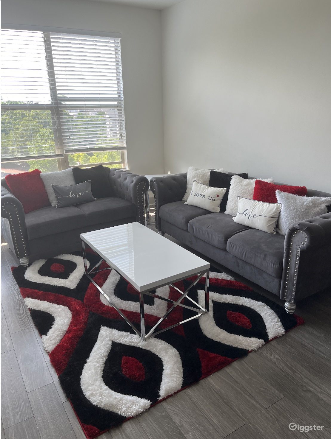 Loving and Romantic 2-bedroom House | Rent this location on Giggster