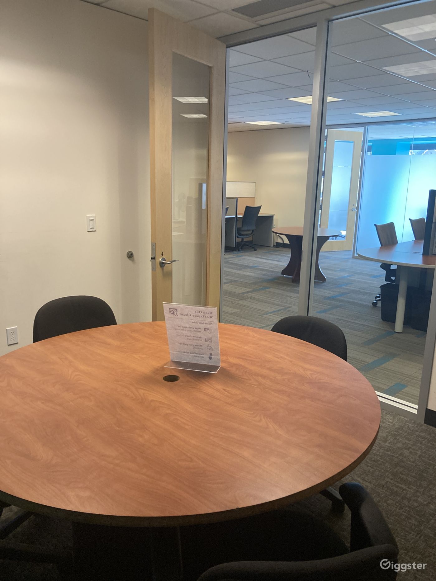 Maui: Private Meeting Room for Small Groups | Rent this location on ...