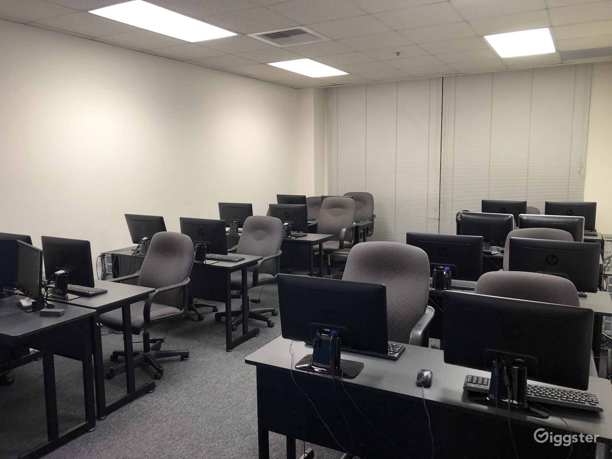 Training Facility Downtown Glendale - 16 computer | Rent this location ...