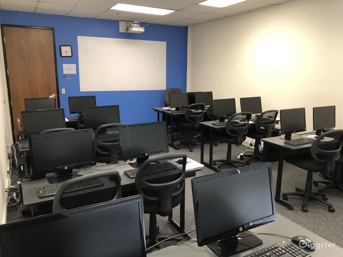 Training Facility Downtown Glendale - 16 computer | Rent this location ...