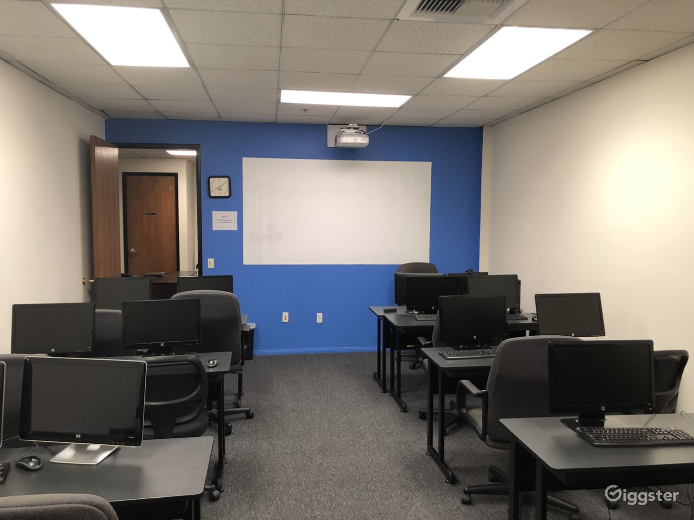 Training Facility Downtown Glendale - 16 computer | Rent this location ...