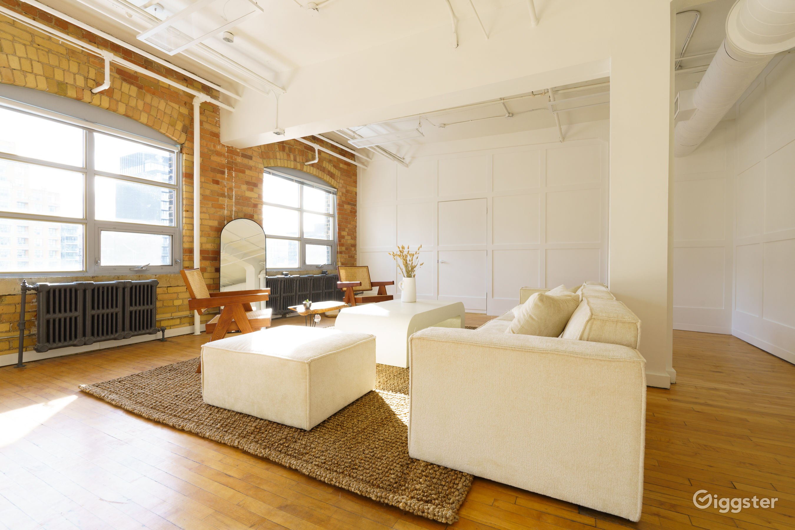 1300 Sq. FT Loft Style Space with CN Tower Views | Rent this location ...