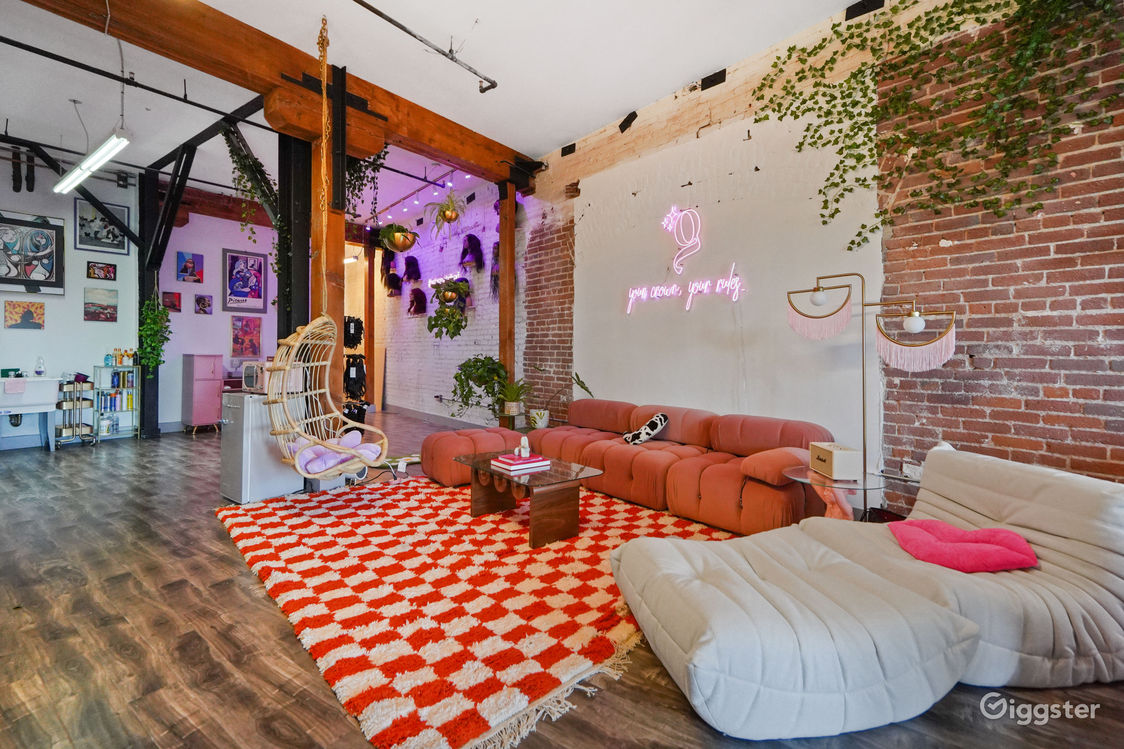 Super Stylish, Pink Aesthetic Salon in DTLA | Rent this location on ...