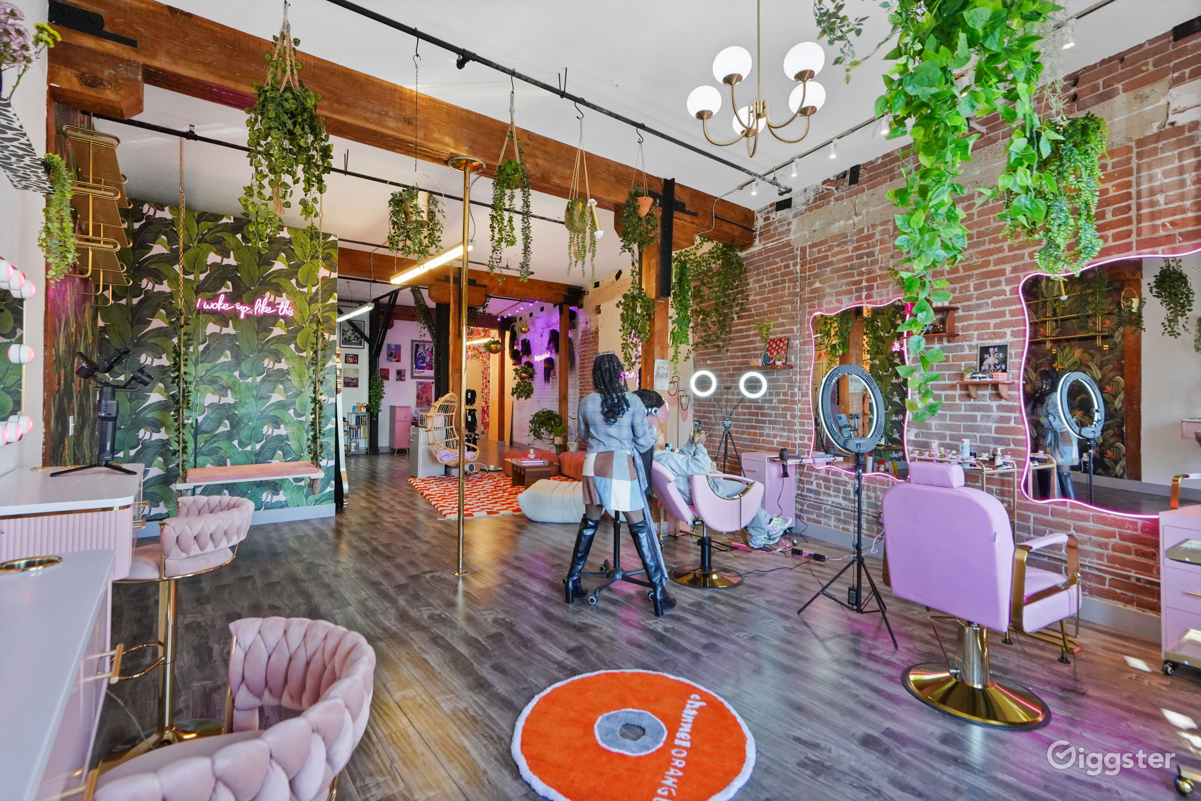 Super Stylish, Pink Aesthetic Salon in DTLA | Rent this location on ...