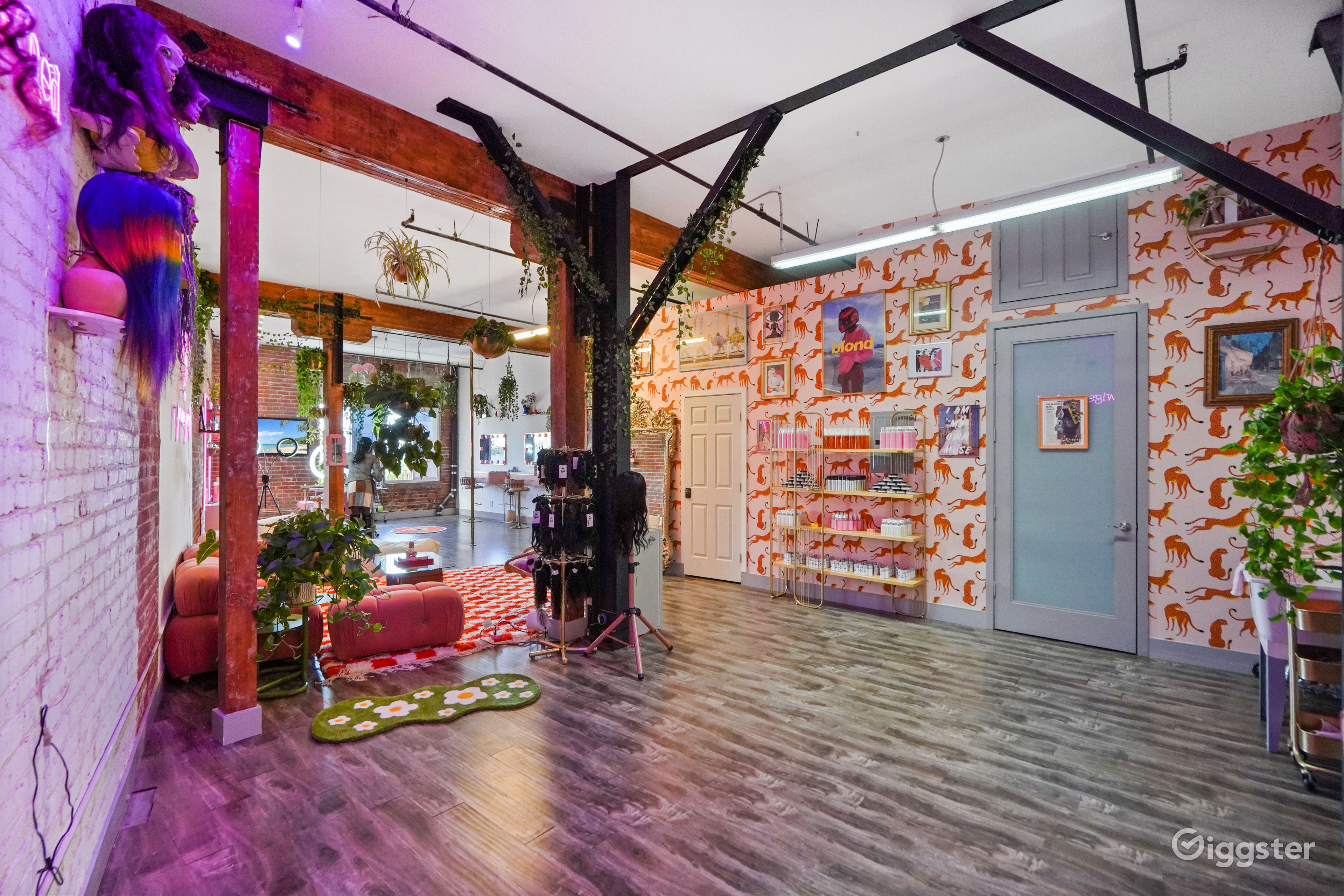 Super Stylish, Pink Aesthetic Salon in DTLA | Rent this location on ...
