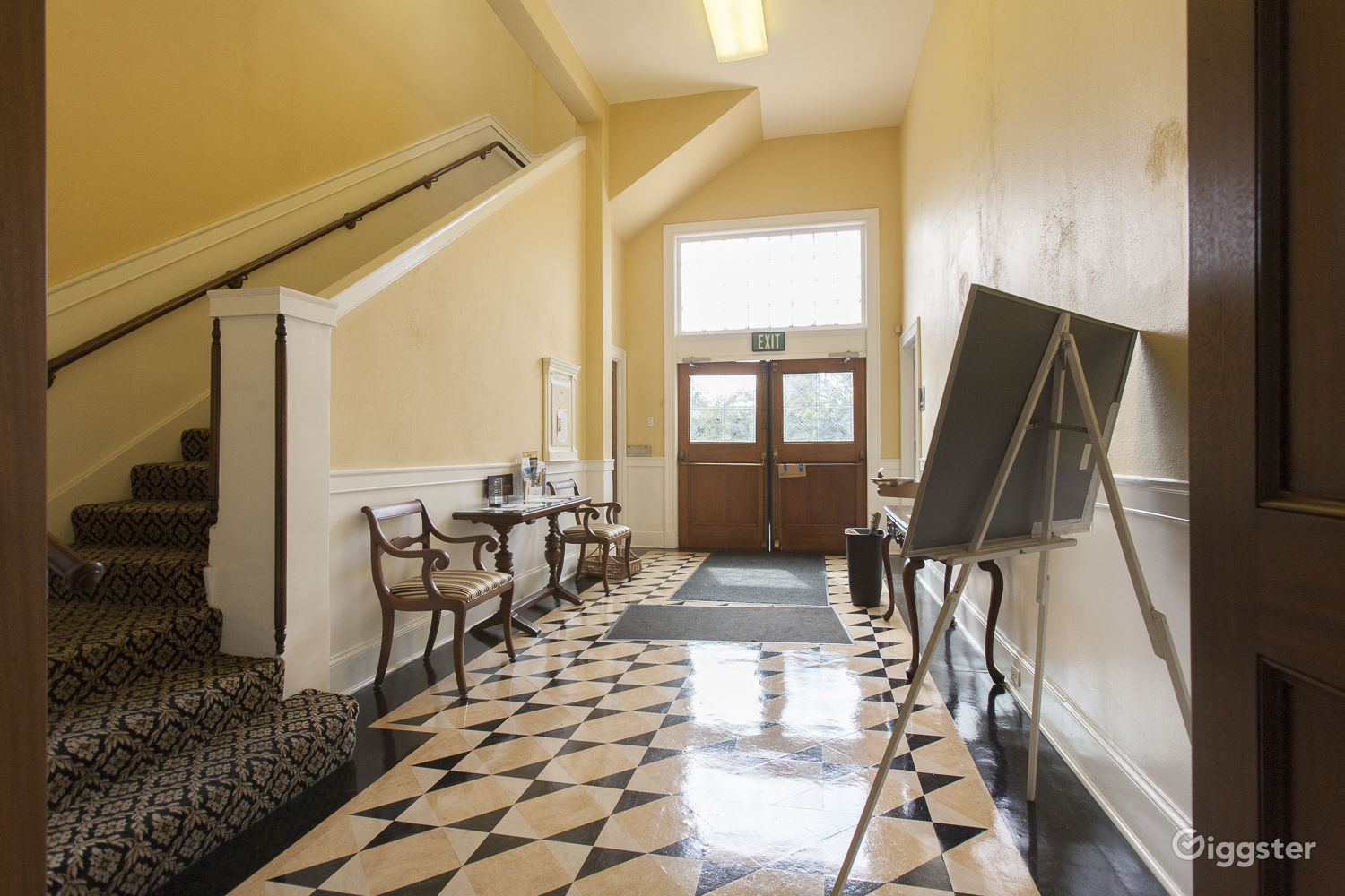 Mini White House | Rent this location on Giggster