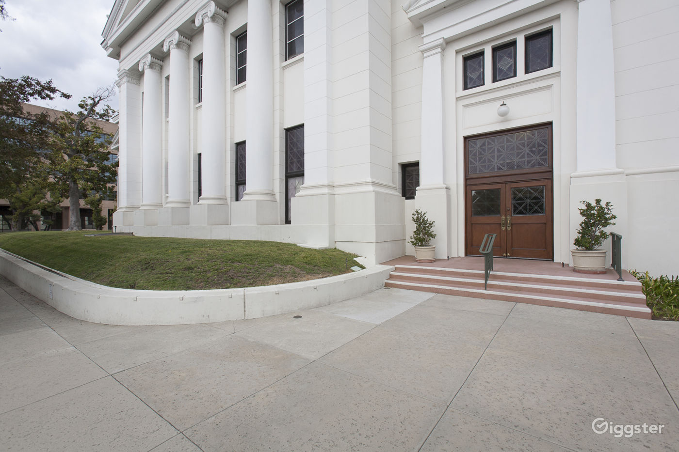 Mini White House | Rent this location on Giggster