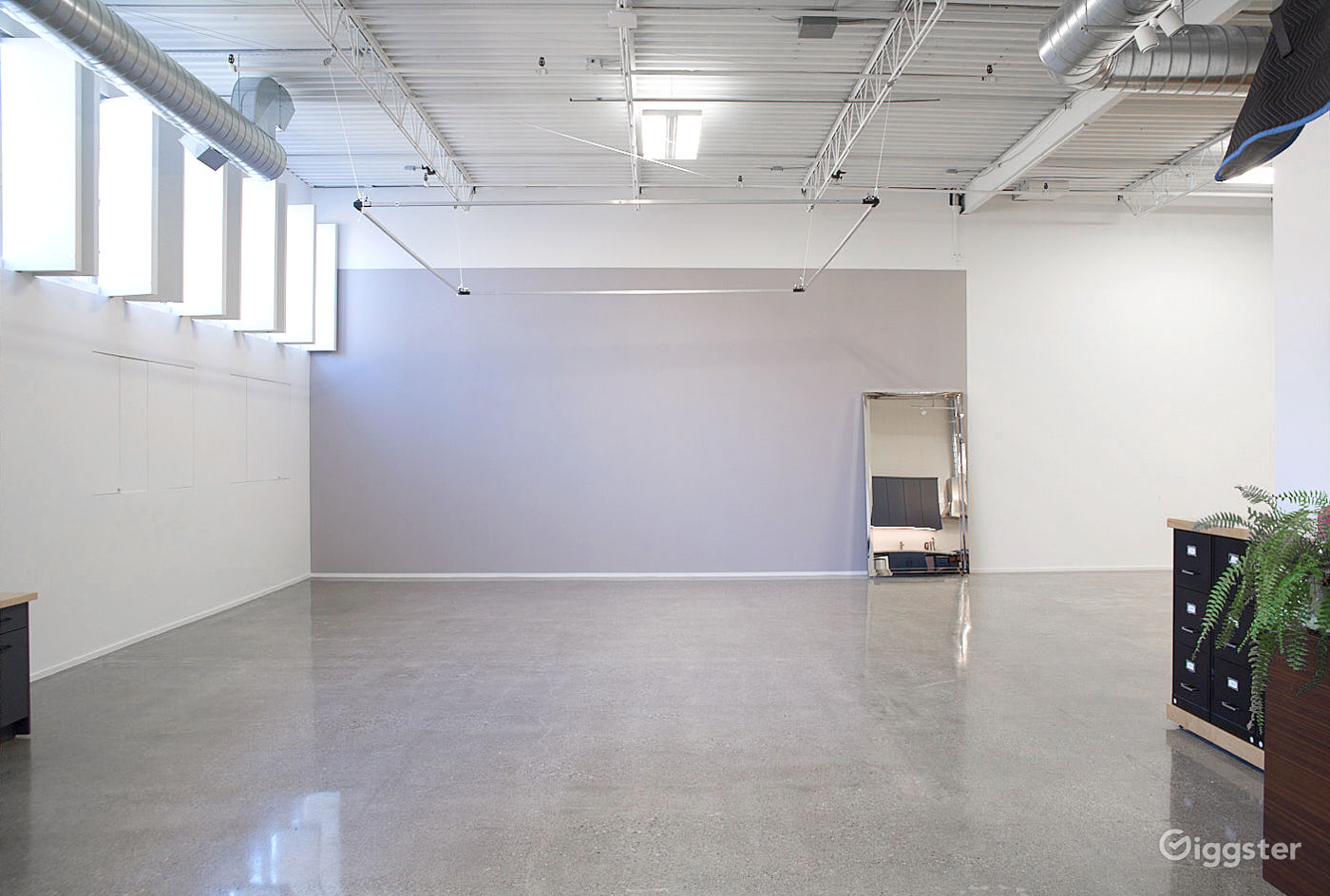 Bright Modern Versatile Studio Space | Rent this location on Giggster