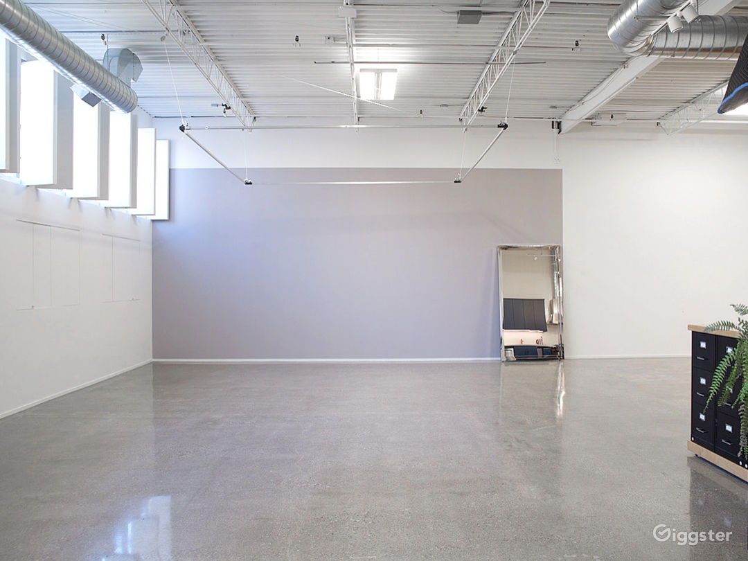 Bright Modern Versatile Studio Space | Rent this location on Giggster