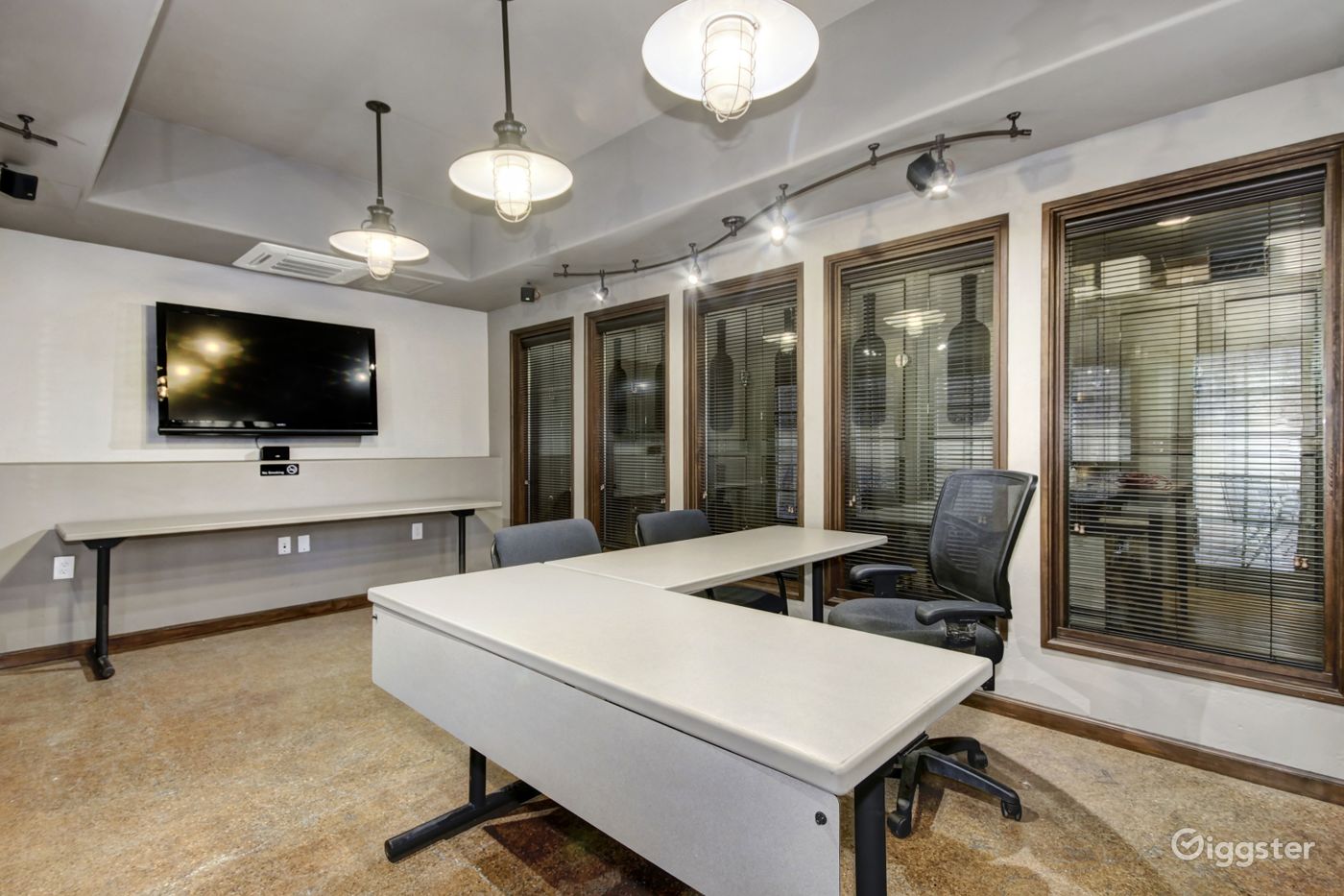 DAY OFFICE SUITE | Rent this location on Giggster