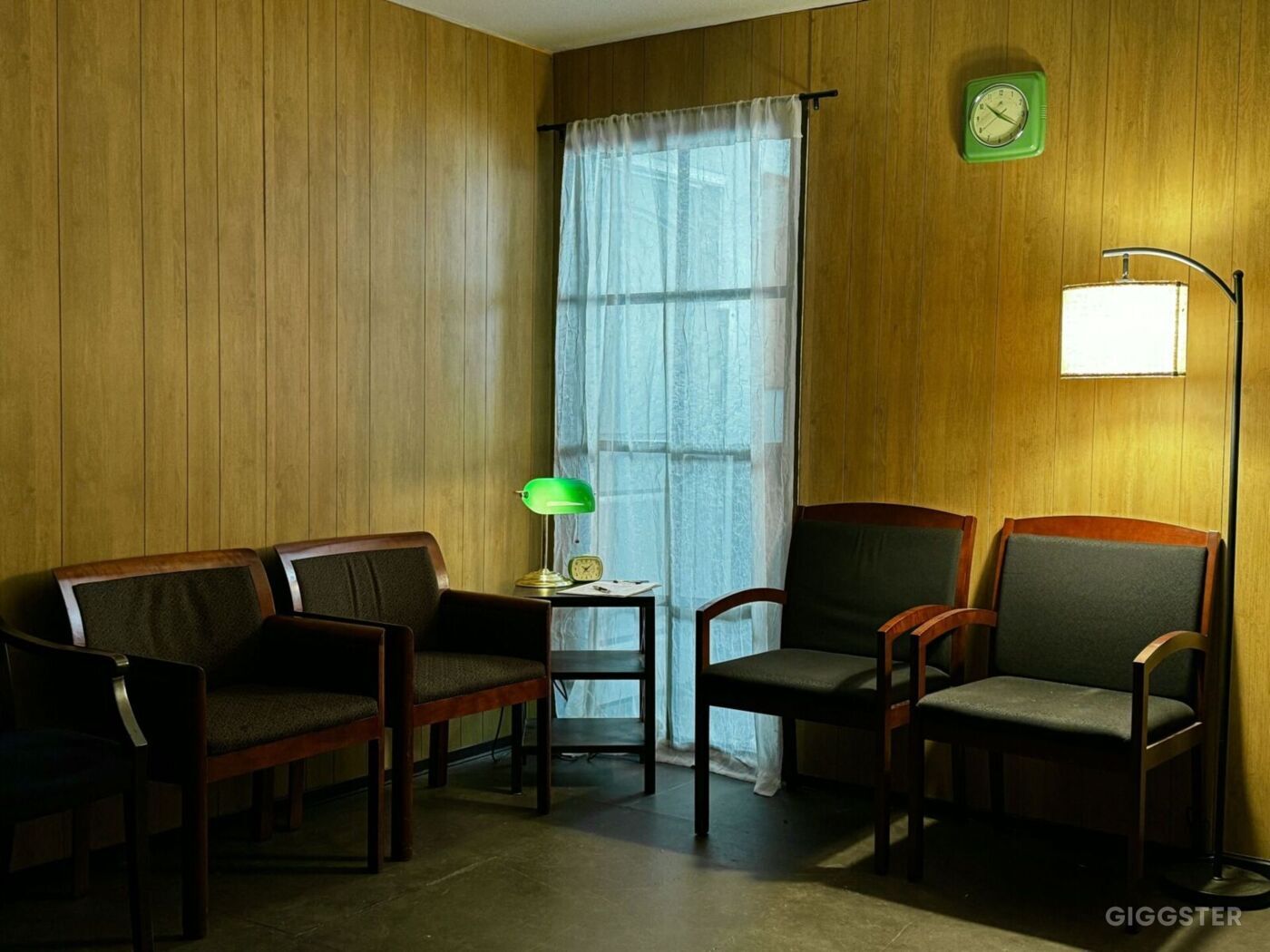 Small Vintage Bedroom, Waiting Room, Office | Rent this location on ...