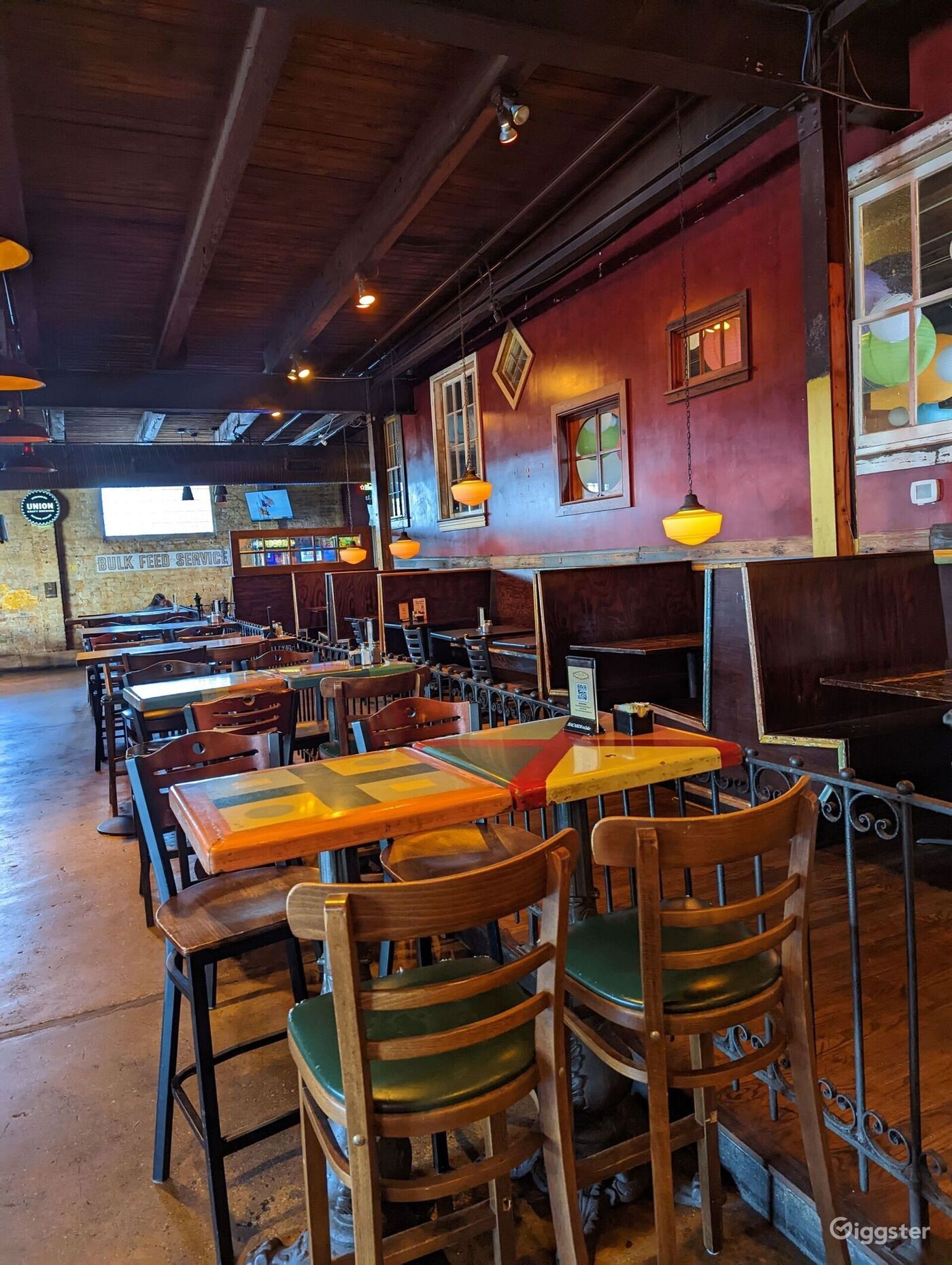 Versatile Waterfront Bar & Eatery in Baltimore | Rent this location on ...