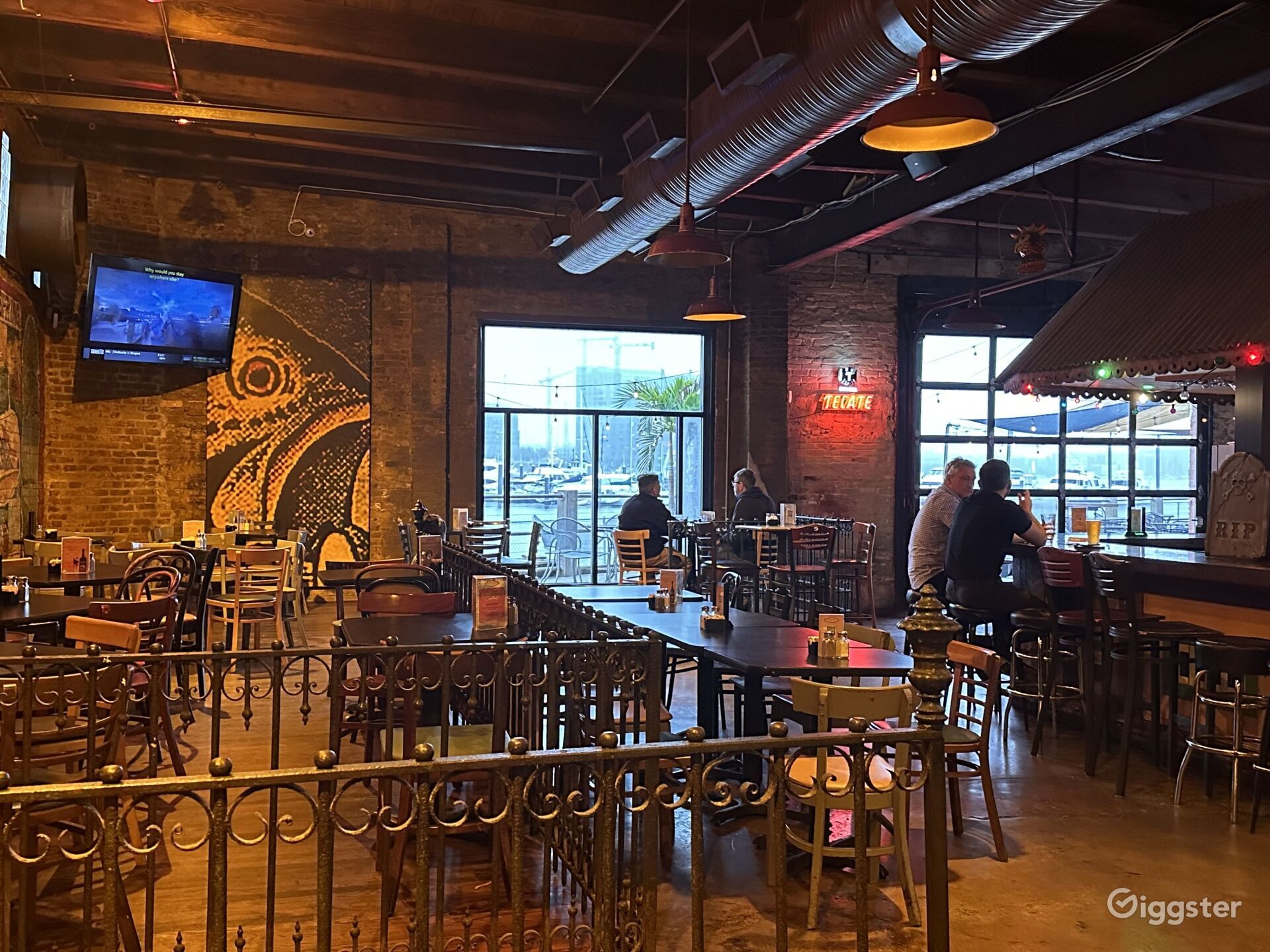 Versatile Waterfront Bar & Eatery in Baltimore | Rent this location on ...