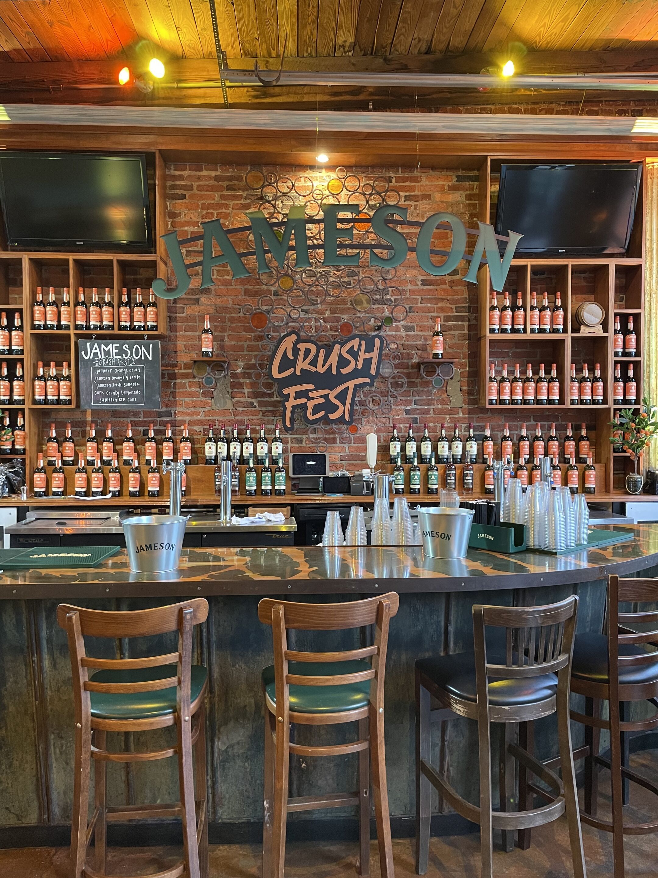 Versatile Waterfront Bar & Eatery in Baltimore | Rent this location on ...