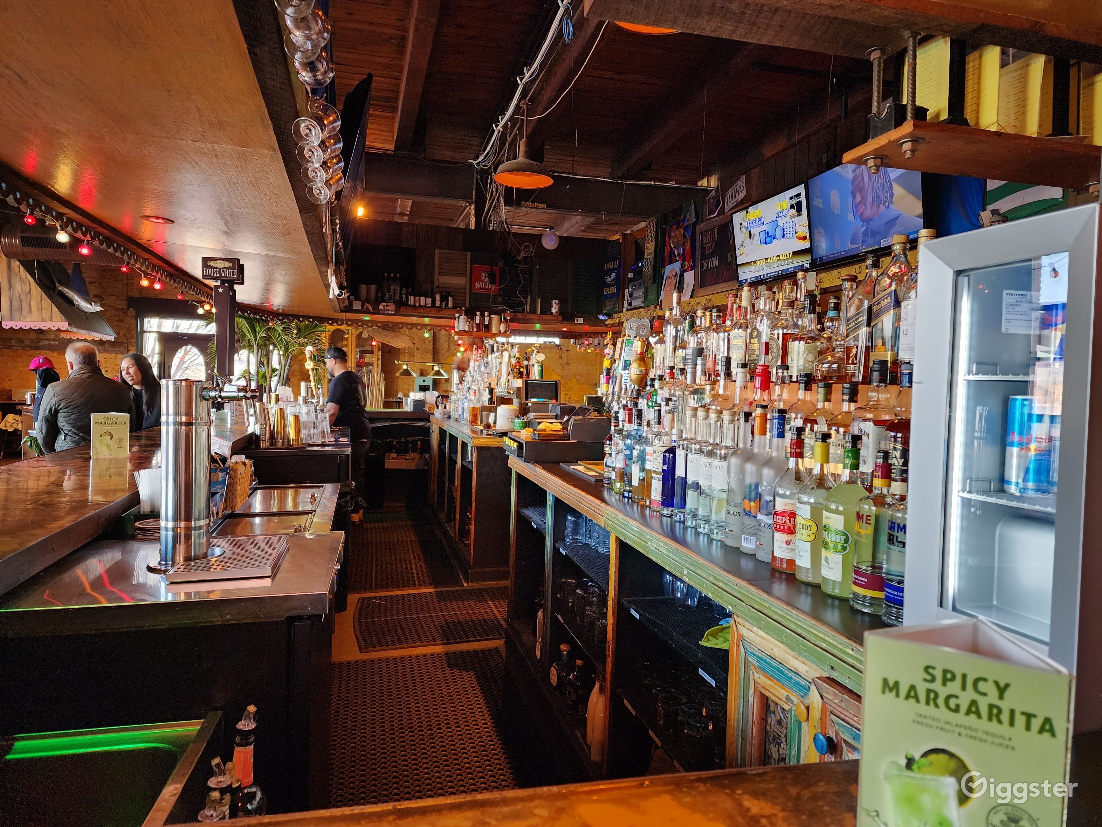 Versatile Waterfront Bar & Eatery in Baltimore | Rent this location on ...
