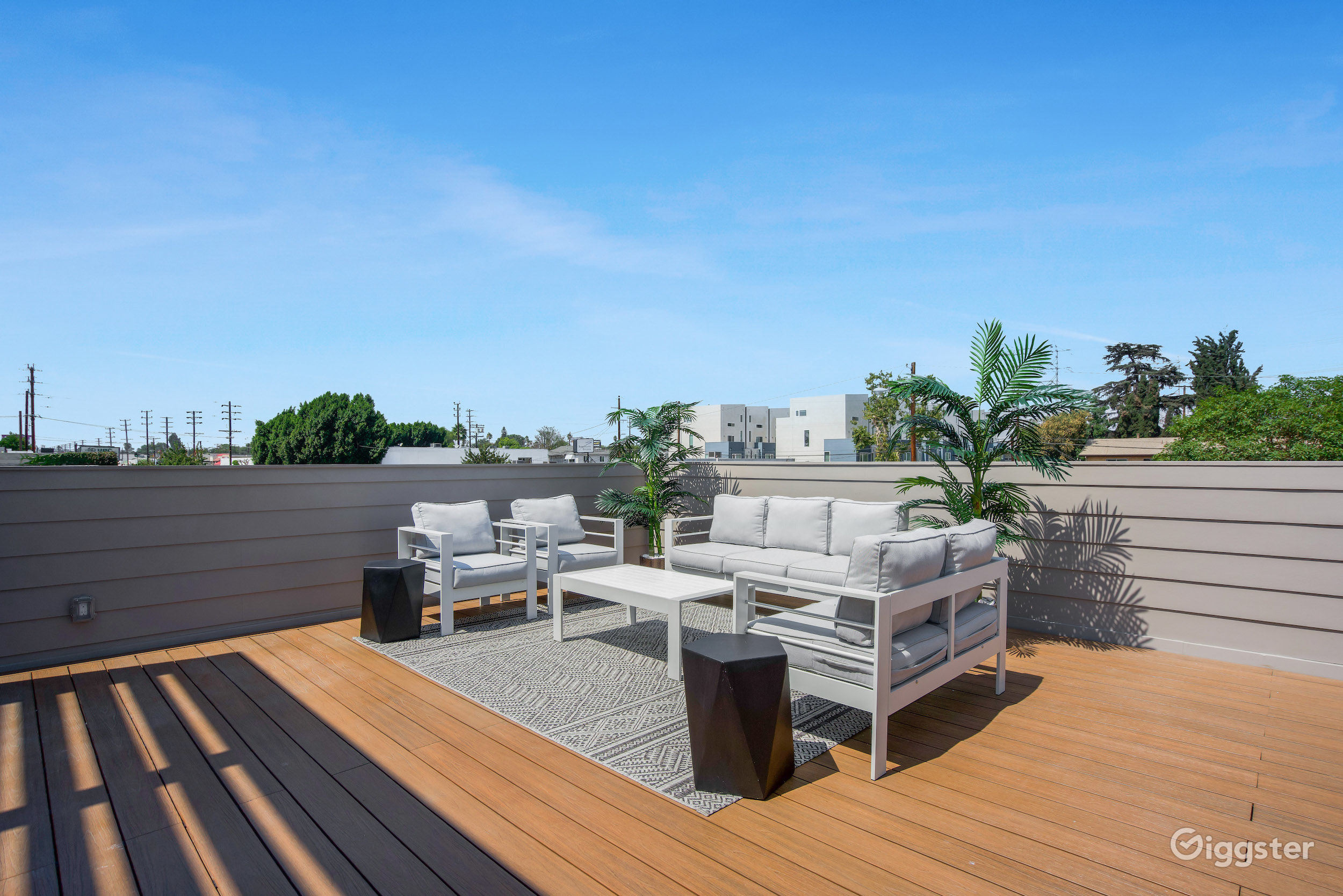 Modern Rooftop Deck & Lounge | Rent this location on Giggster