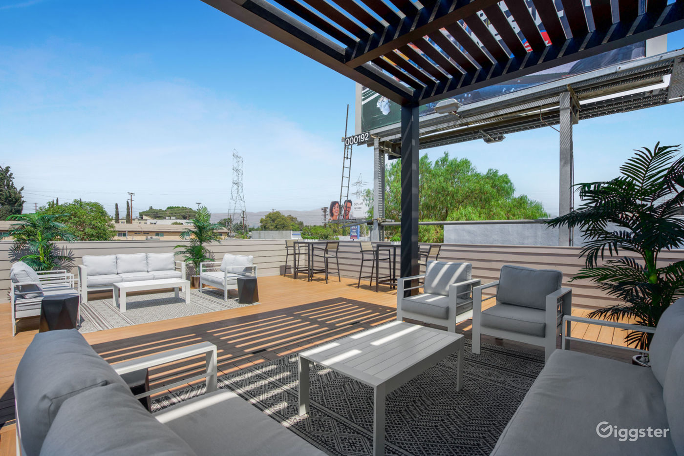 Modern Rooftop Deck & Lounge | Rent this location on Giggster