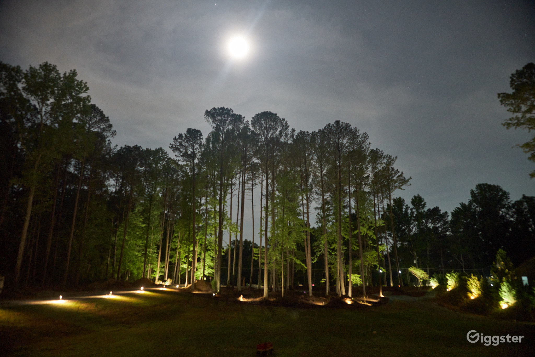 Studios Outdoor | Rent this location on Giggster