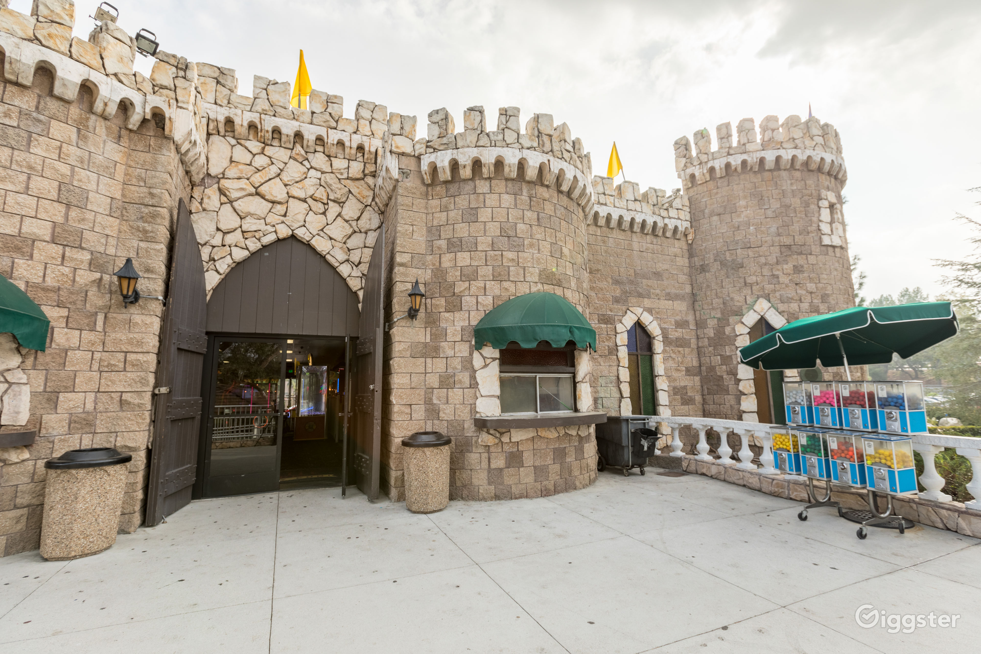 Medieval Mini Golf and Retro Arcade | Rent this location on Giggster