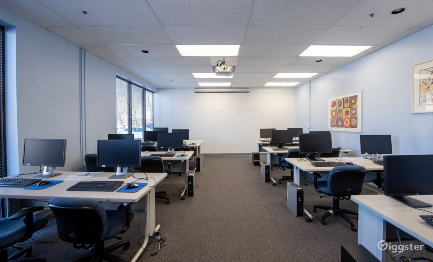 16 Person Fully Equipped Computer Lab | Rent this location on Giggster