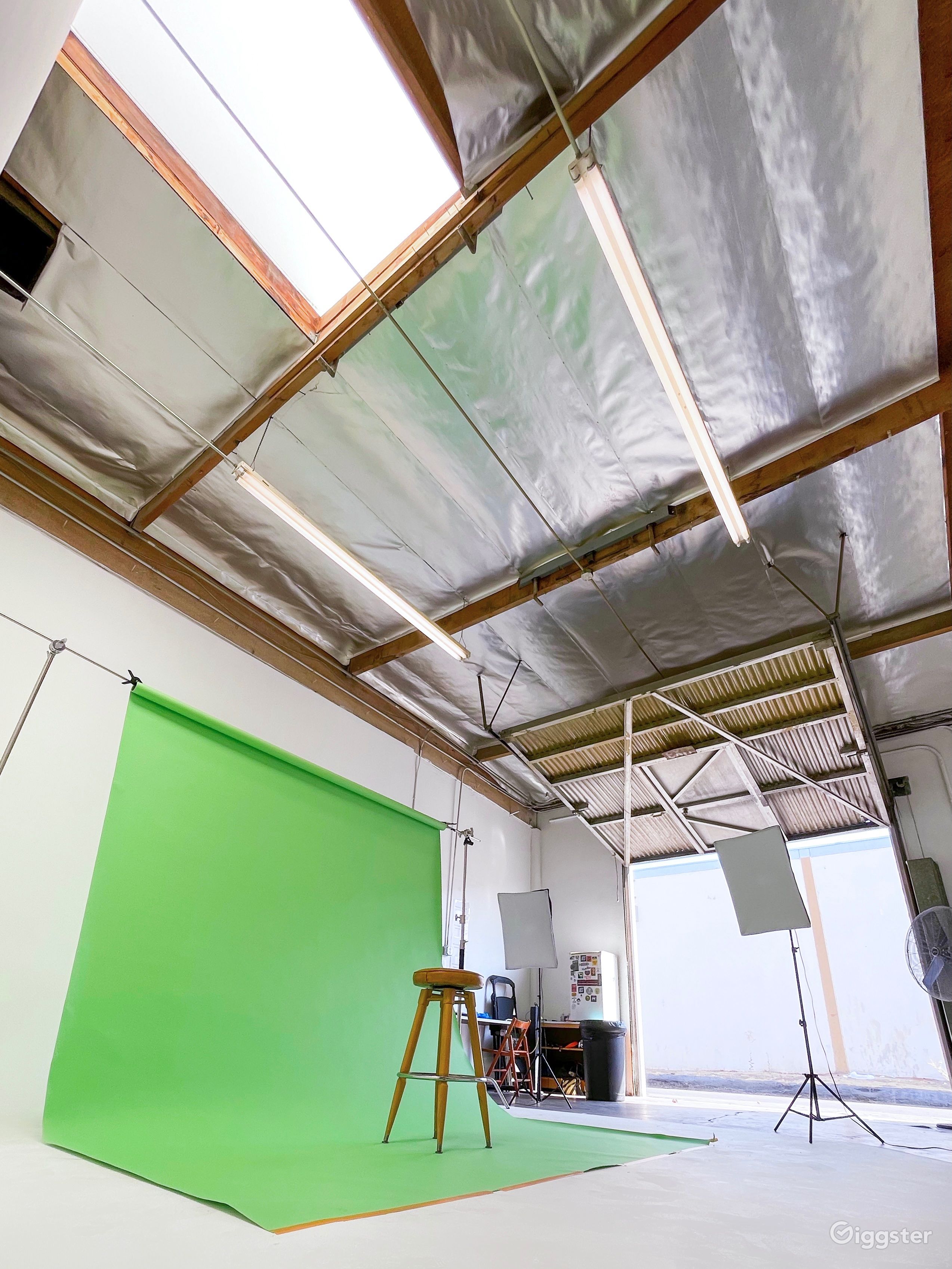 Cyclorama Wall And 40+ Backdrops Natural Daylight | Rent this location ...