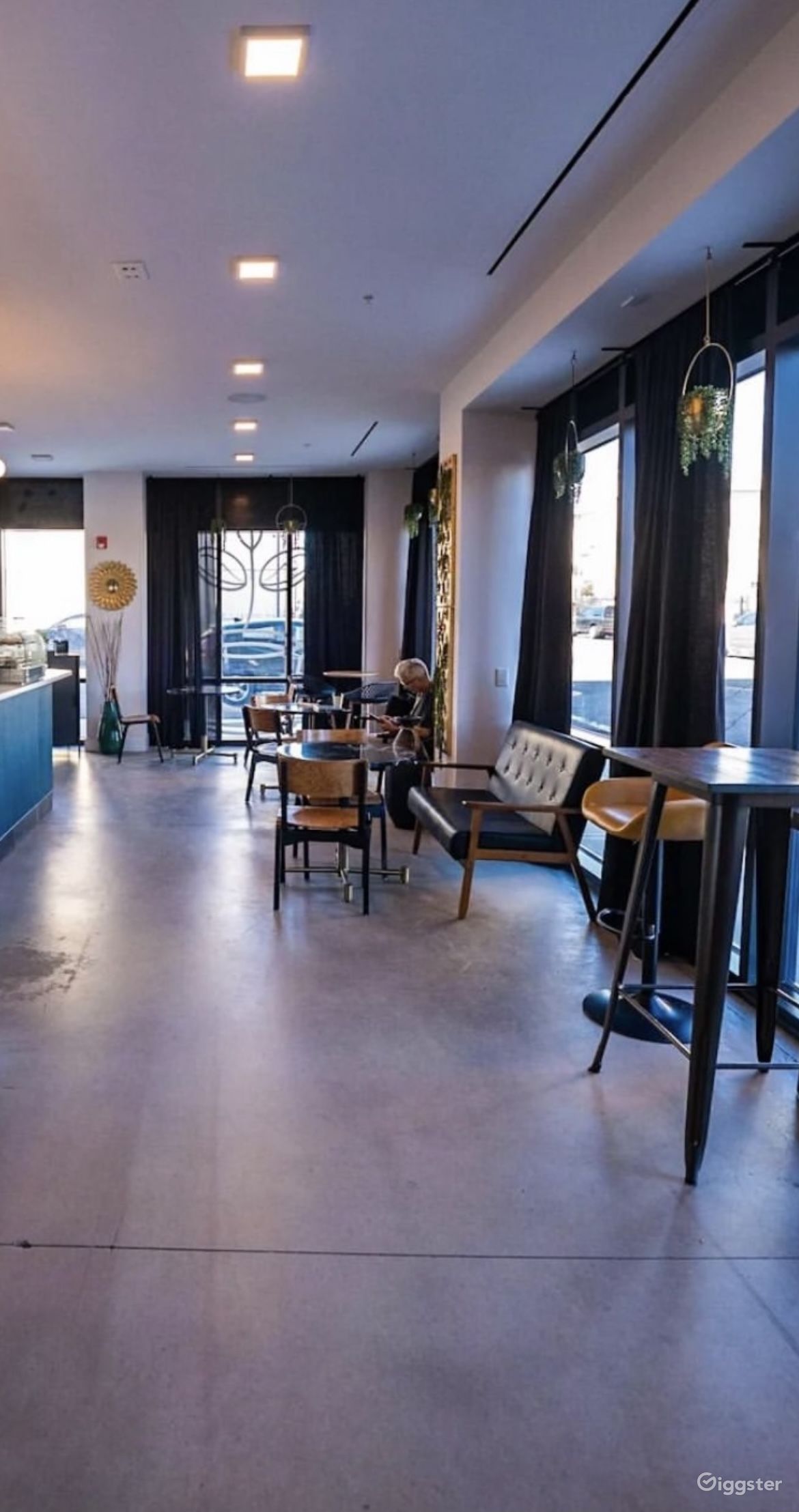 Event space (Art Deco, green wall) | Rent this location on Giggster