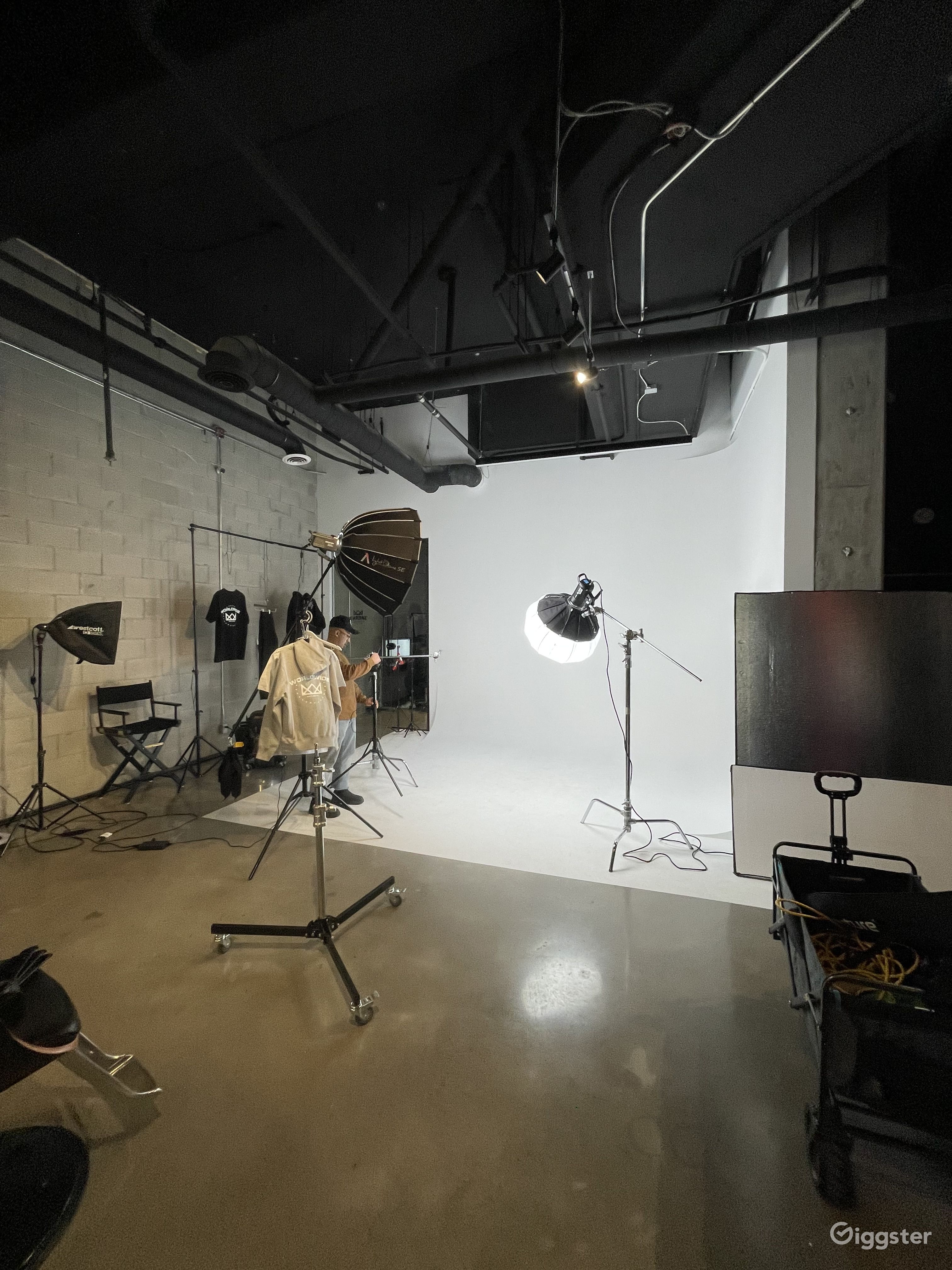 Cyclorama wall - KING & BATHURST | Rent this location on Giggster