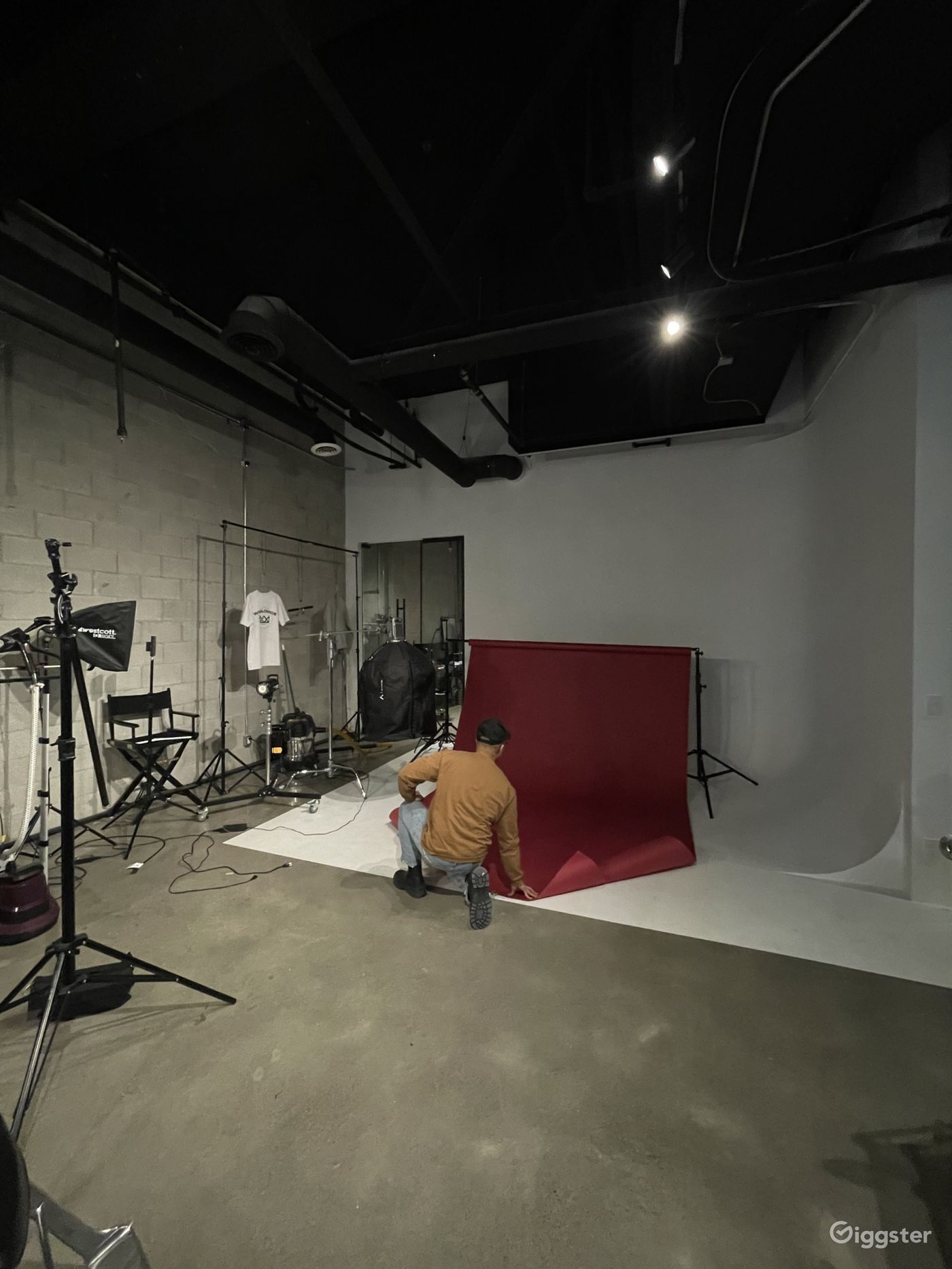 Cyclorama wall - KING & BATHURST | Rent this location on Giggster