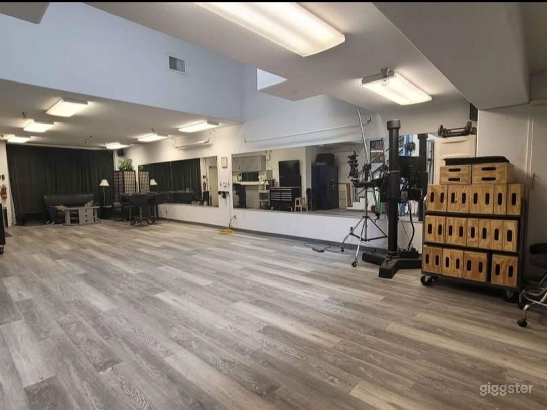 Modern and clean Video and Photography Studio | Rent this location on ...