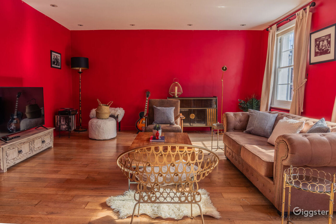 Central London Victorian Mews House Retro Unique | Rent this location on Giggster