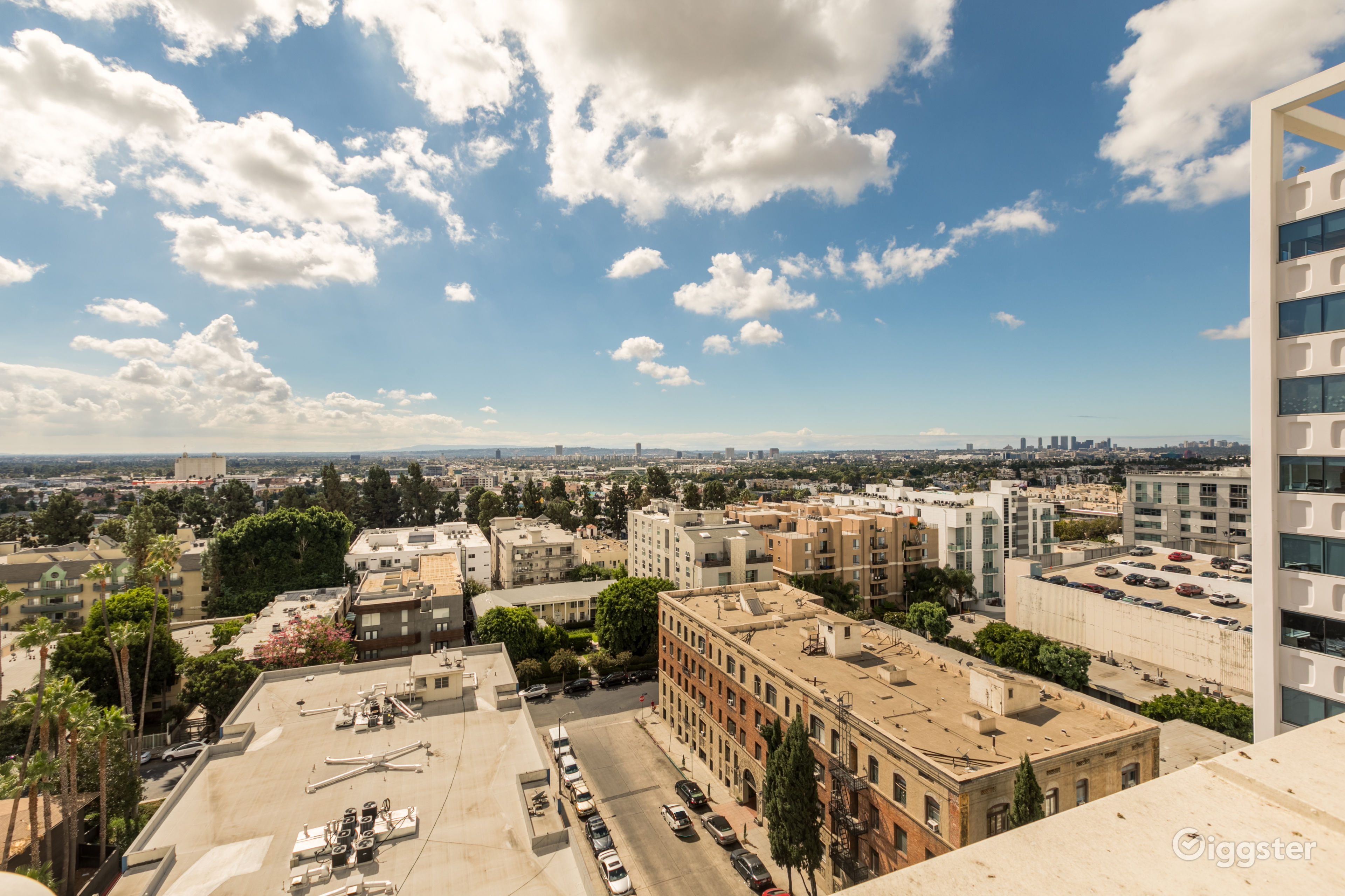 Hollywood Rooftop | Rent this location on Giggster