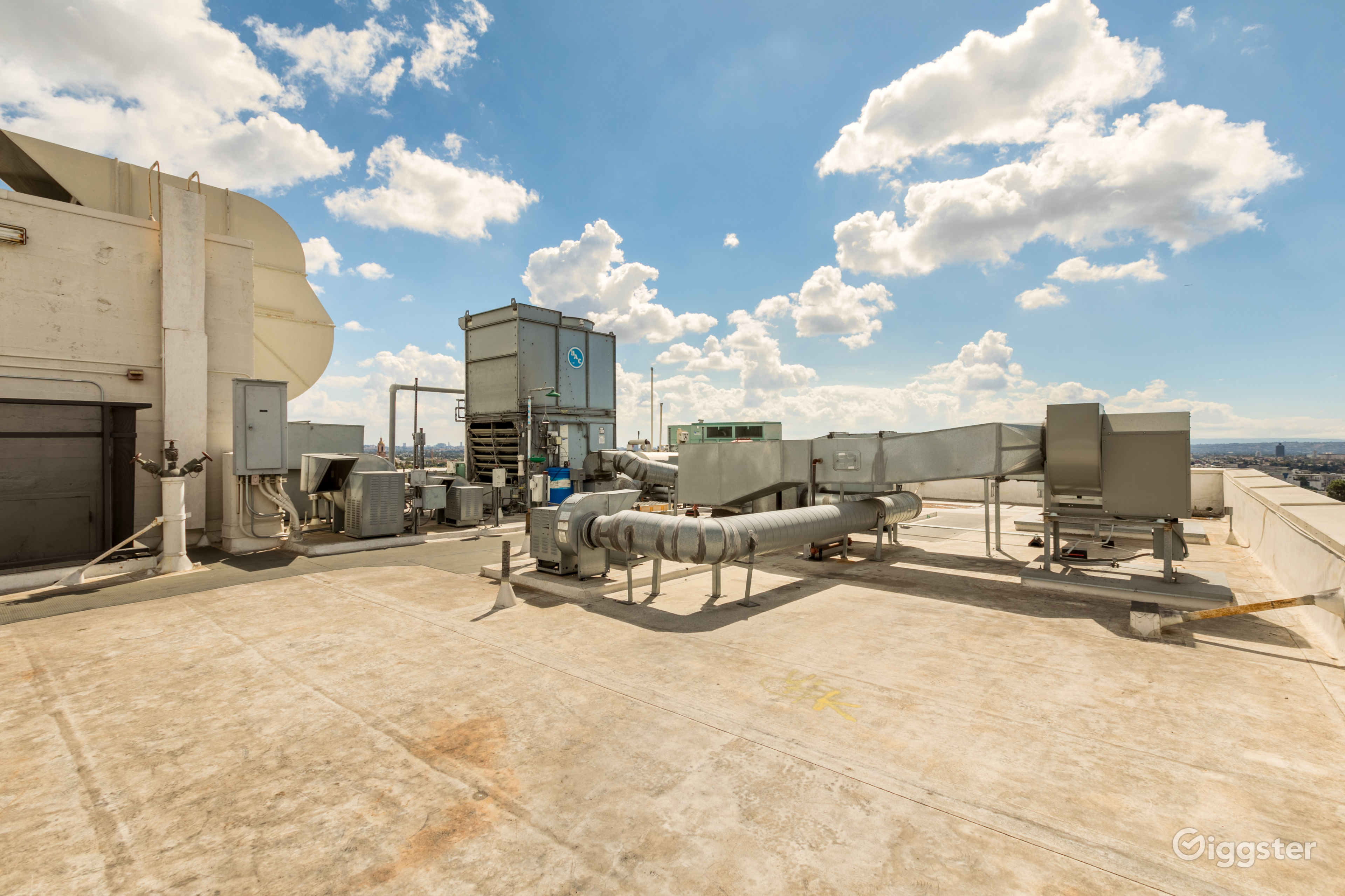 Hollywood Rooftop | Rent this location on Giggster