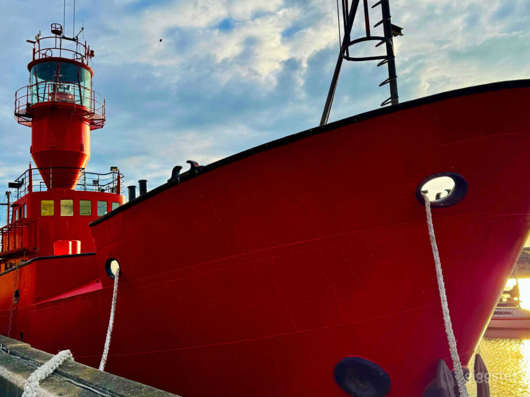 Iconic LV21 a 40m 500 tonne Historic Lightship | Rent this location on ...