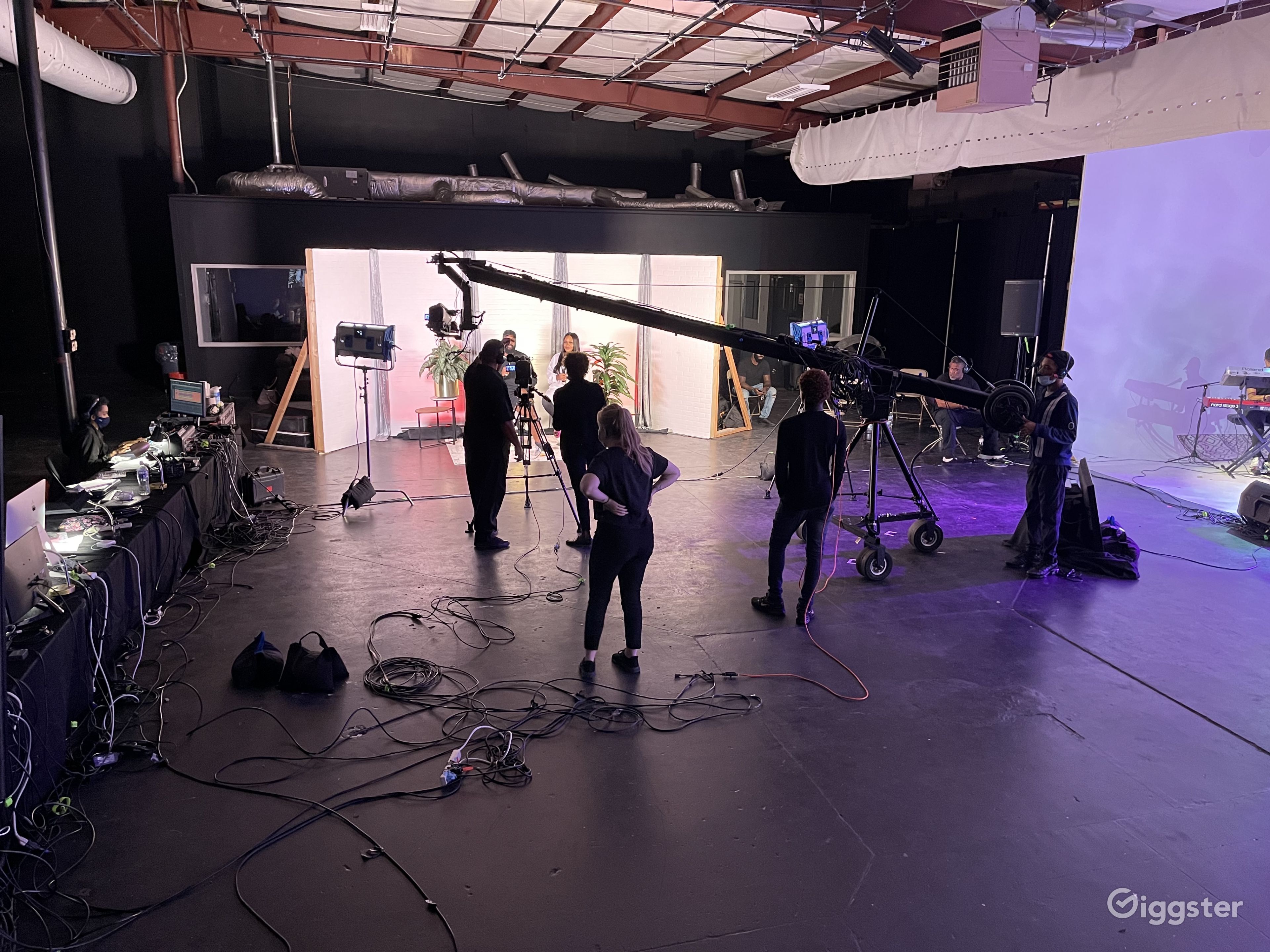 Extra Large Studio Space - 4 Sound Stages | Rent this location on Giggster