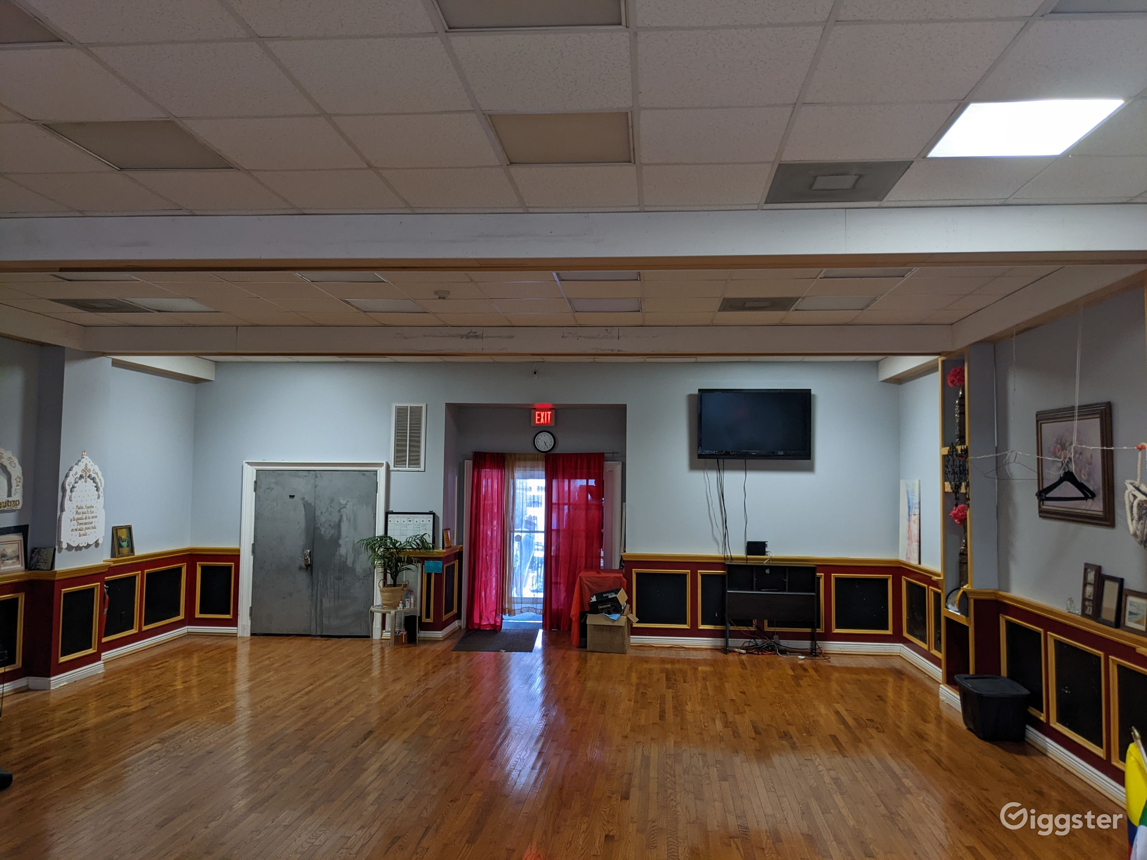 Large Dance/Event Studio Hall | Rent this location on Giggster