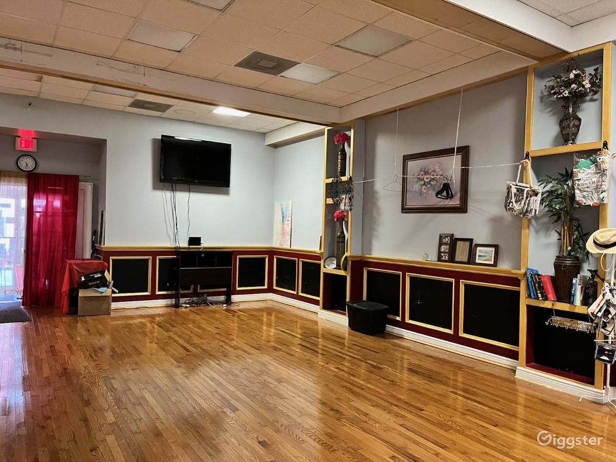 Large Dance/Event Studio Hall | Rent this location on Giggster