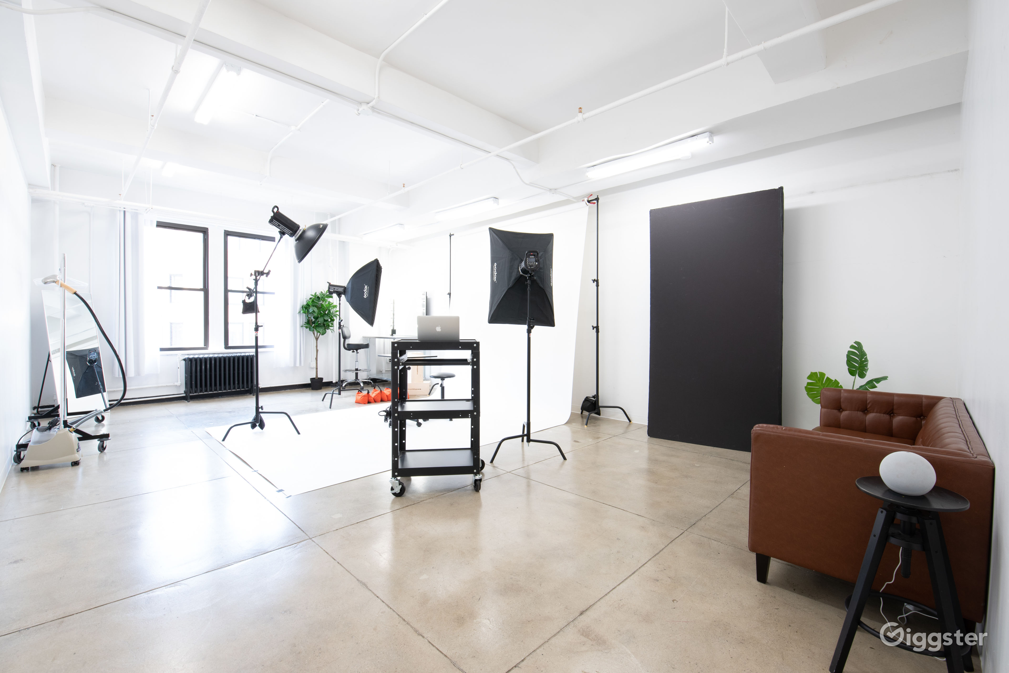 Spacious Midtown Photo Studio with Tons of Natural | Rent this location ...