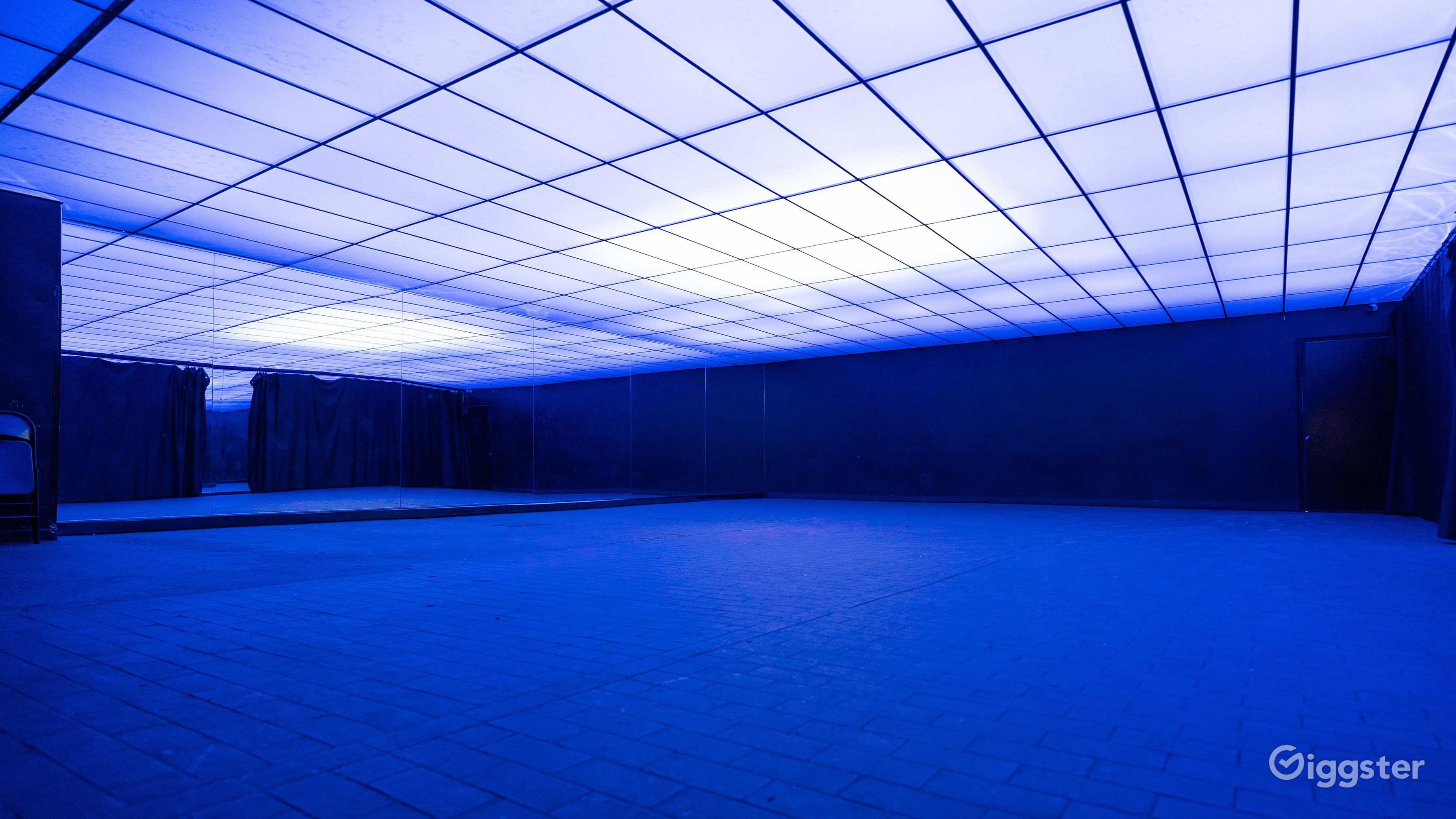 Infinity Room in Brooklyn | Rent this location on Giggster