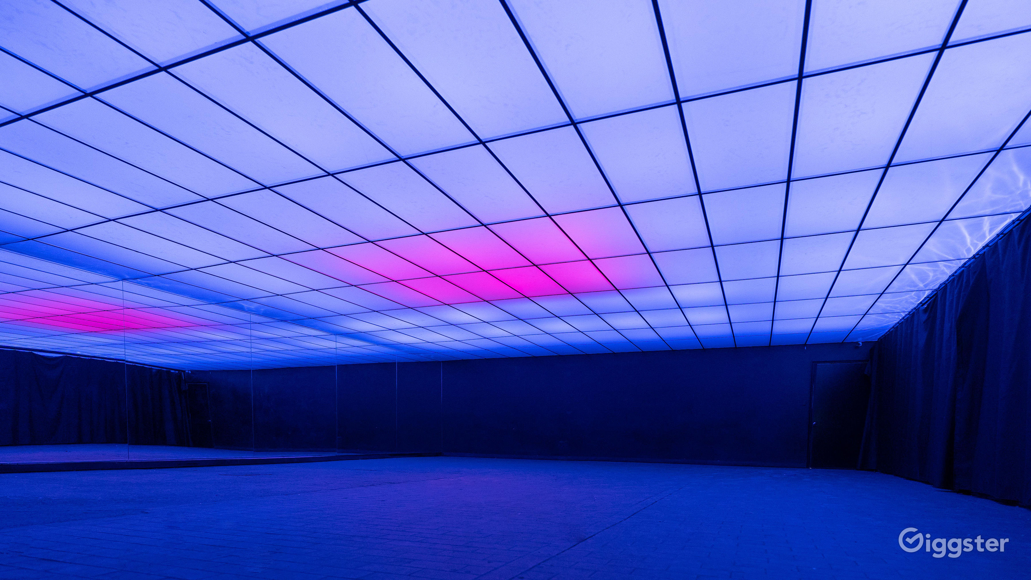 Infinity Room in Brooklyn | Rent this location on Giggster