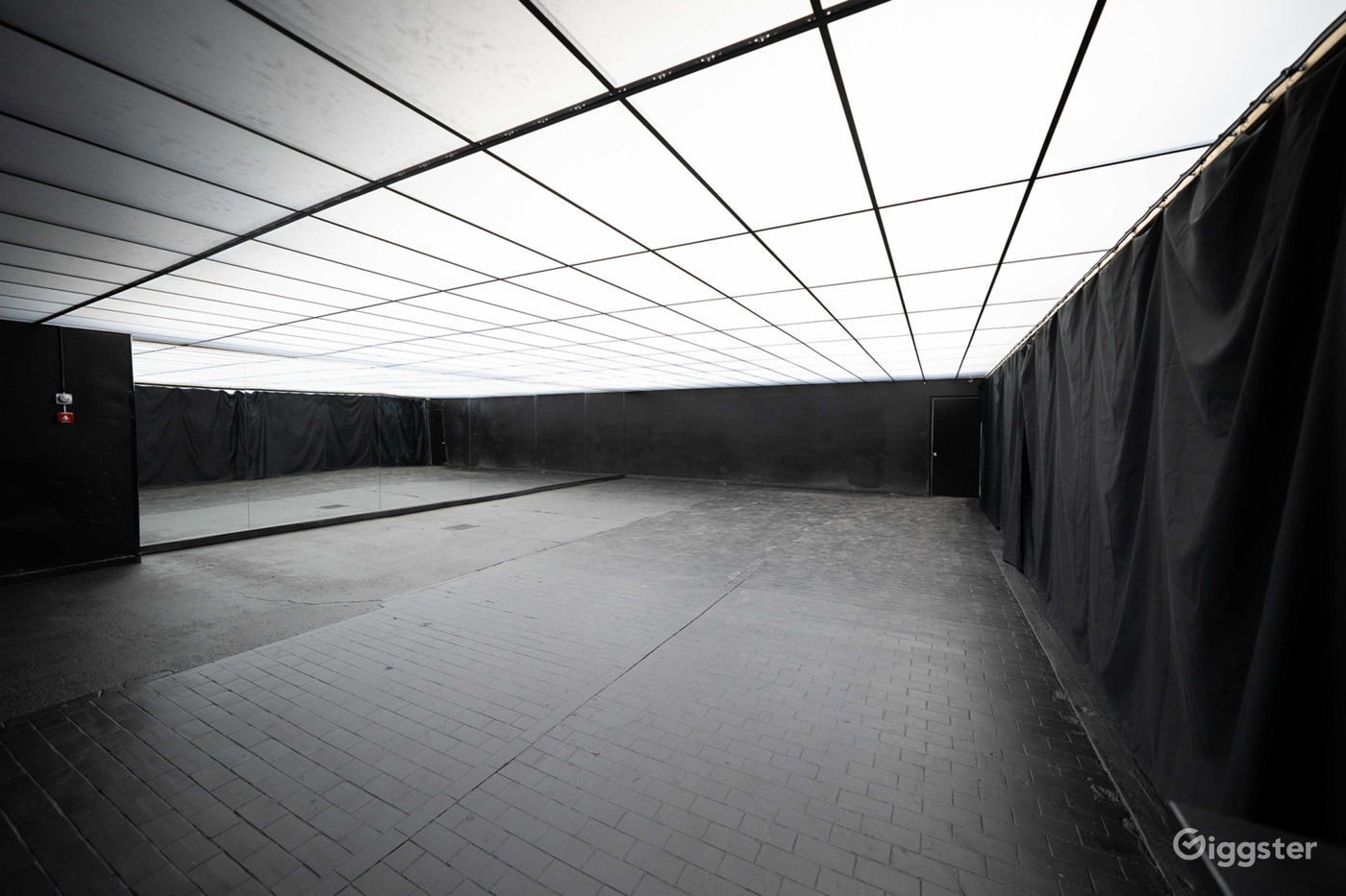 Infinity Room in Brooklyn | Rent this location on Giggster