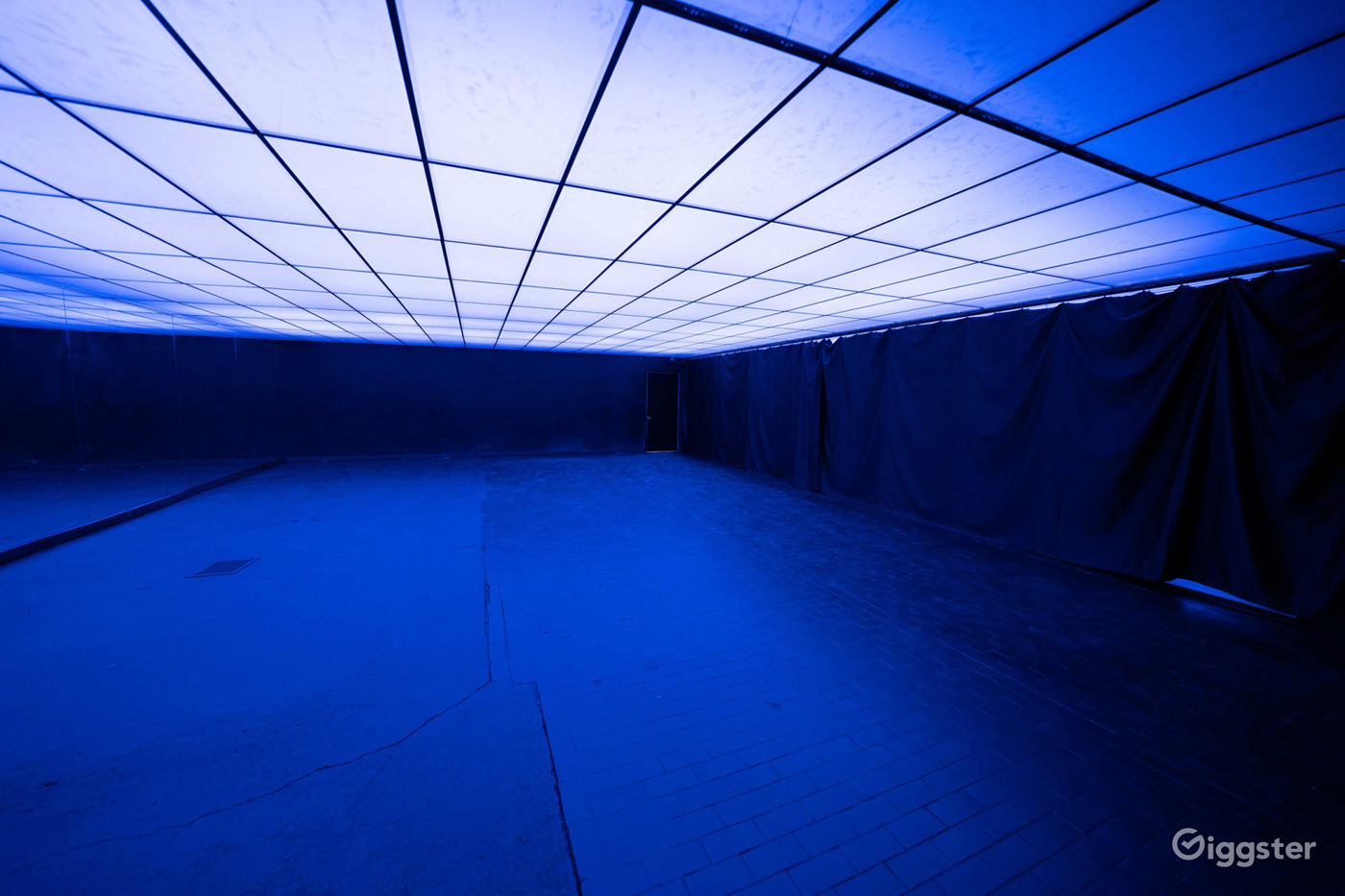 Infinity Room in Brooklyn | Rent this location on Giggster