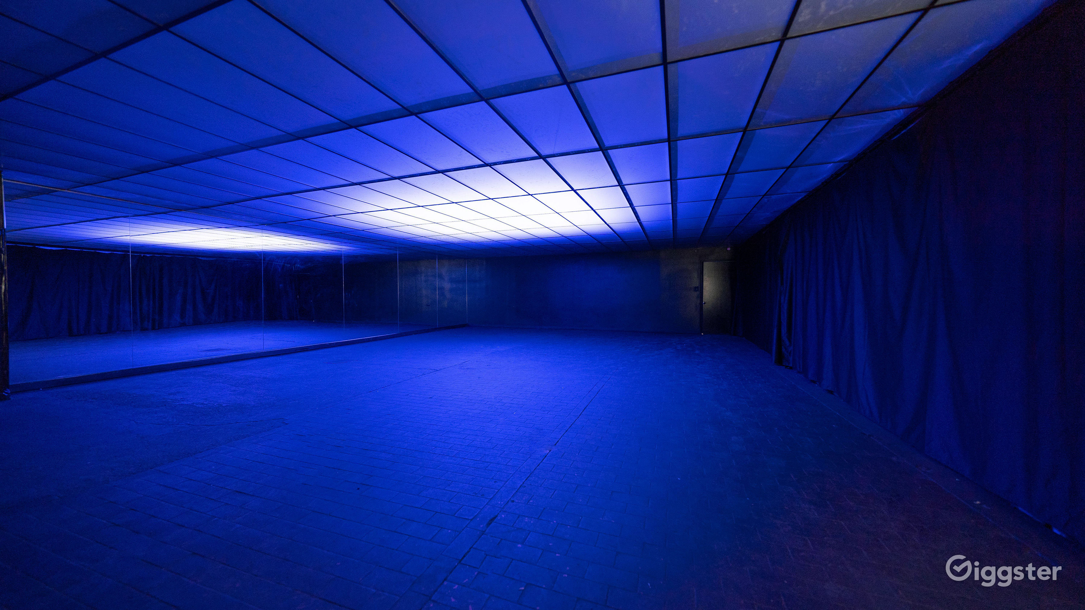 Infinity Room in Brooklyn | Rent this location on Giggster