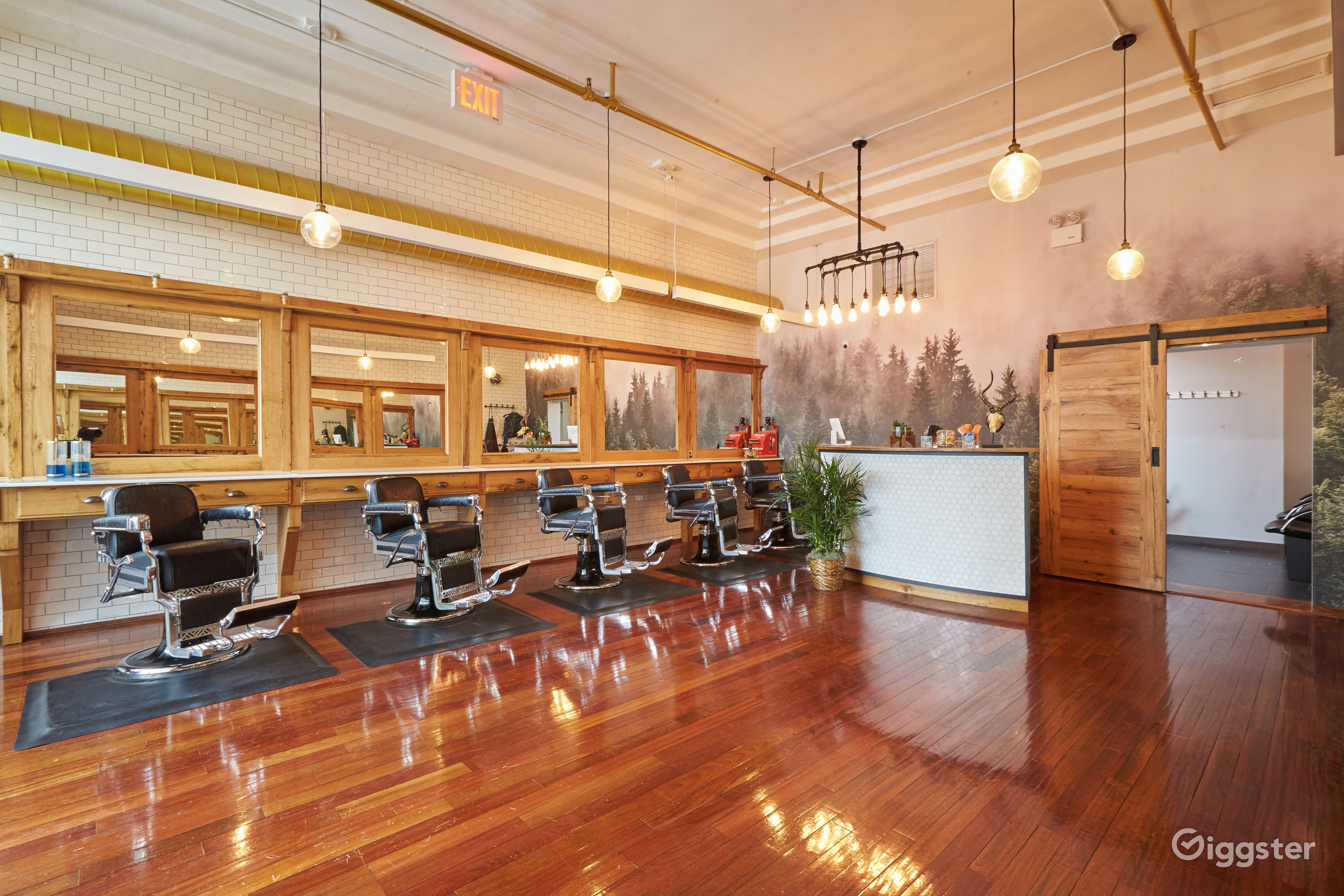 Big Beautiful Barbershop located in Midtown NY | Rent this location on ...