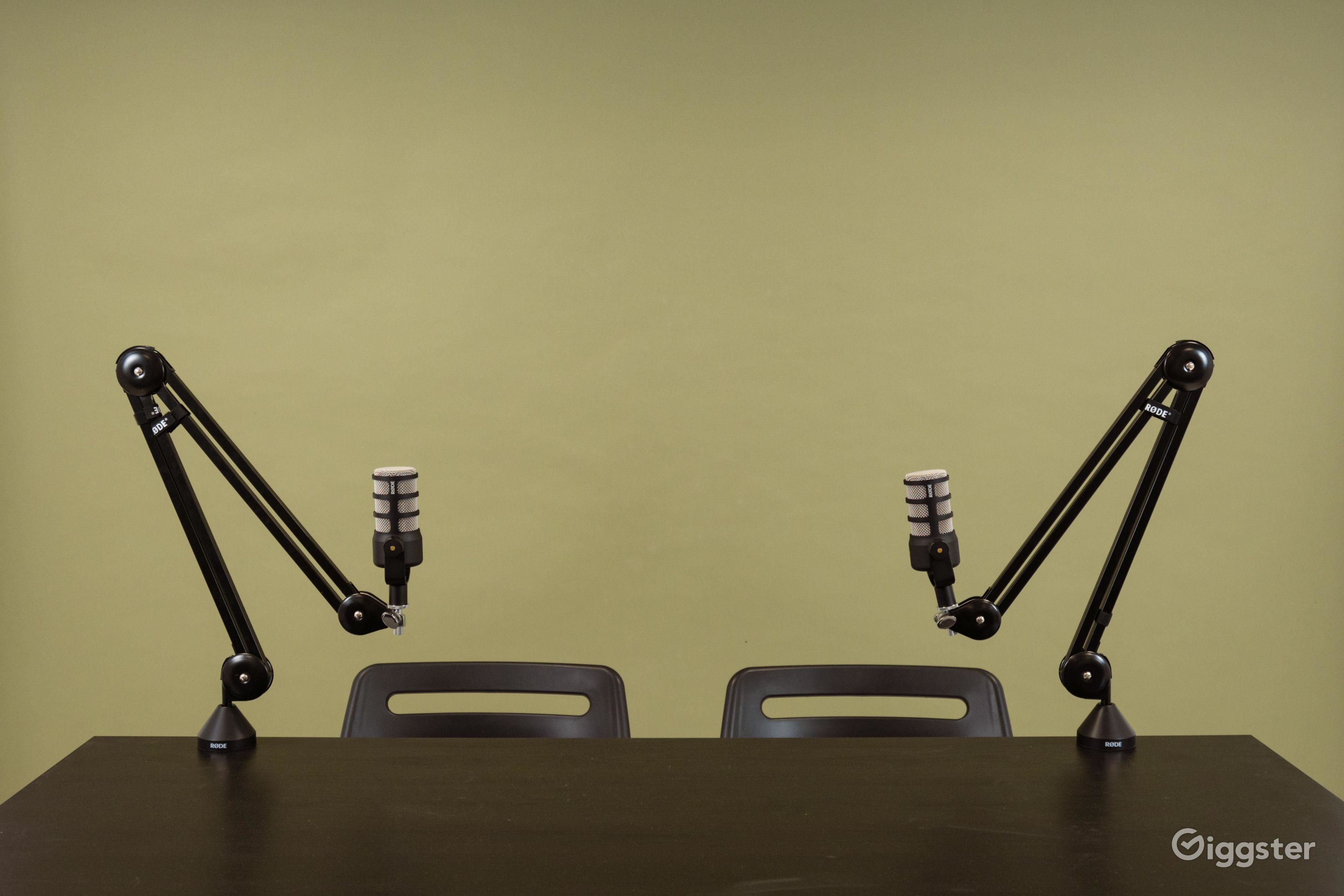 Podcast Studio (Colours) | Rent this location on Giggster